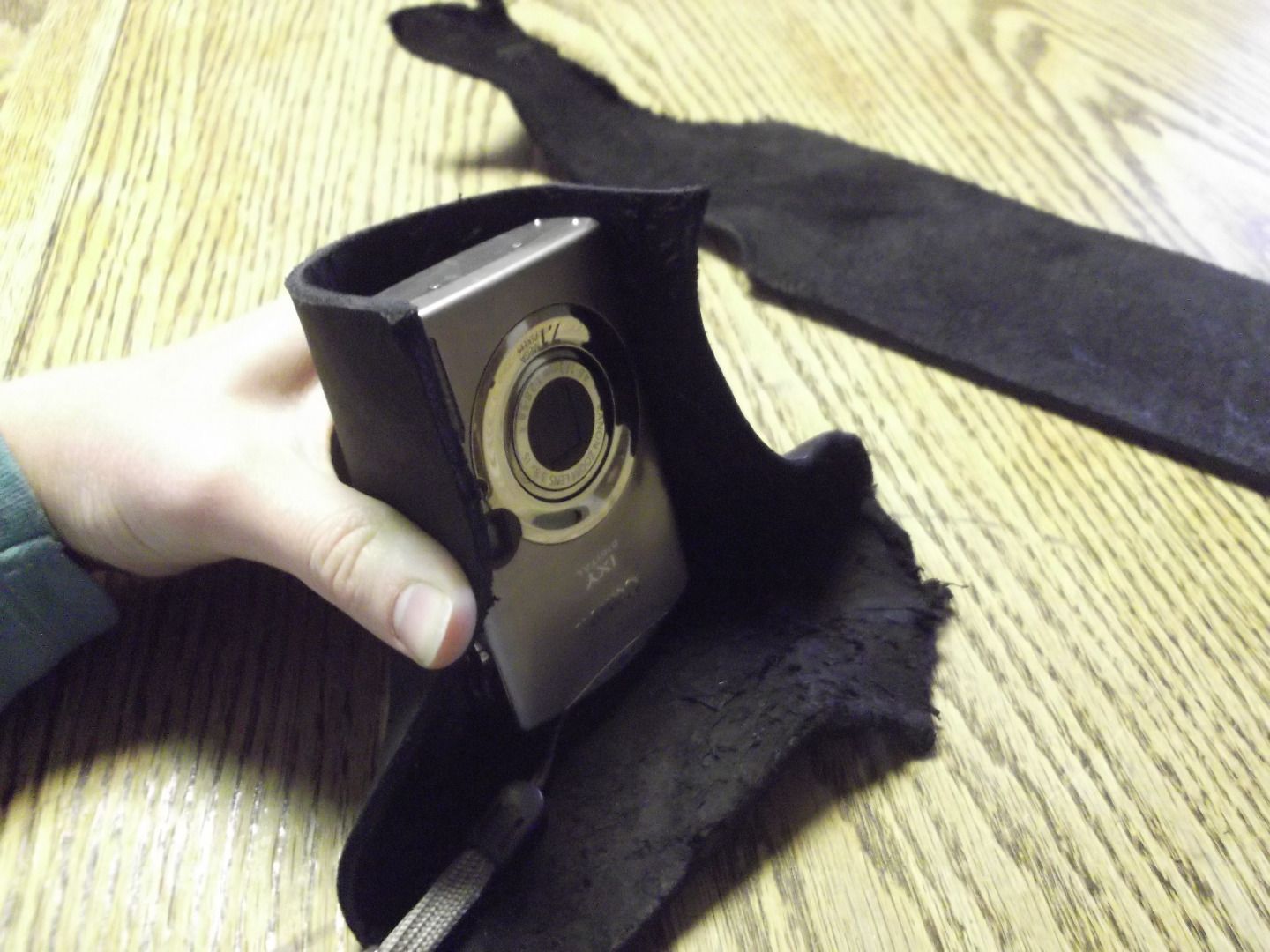 Simple Durable Leather Camera Case : 10 Steps (with Pictures ...