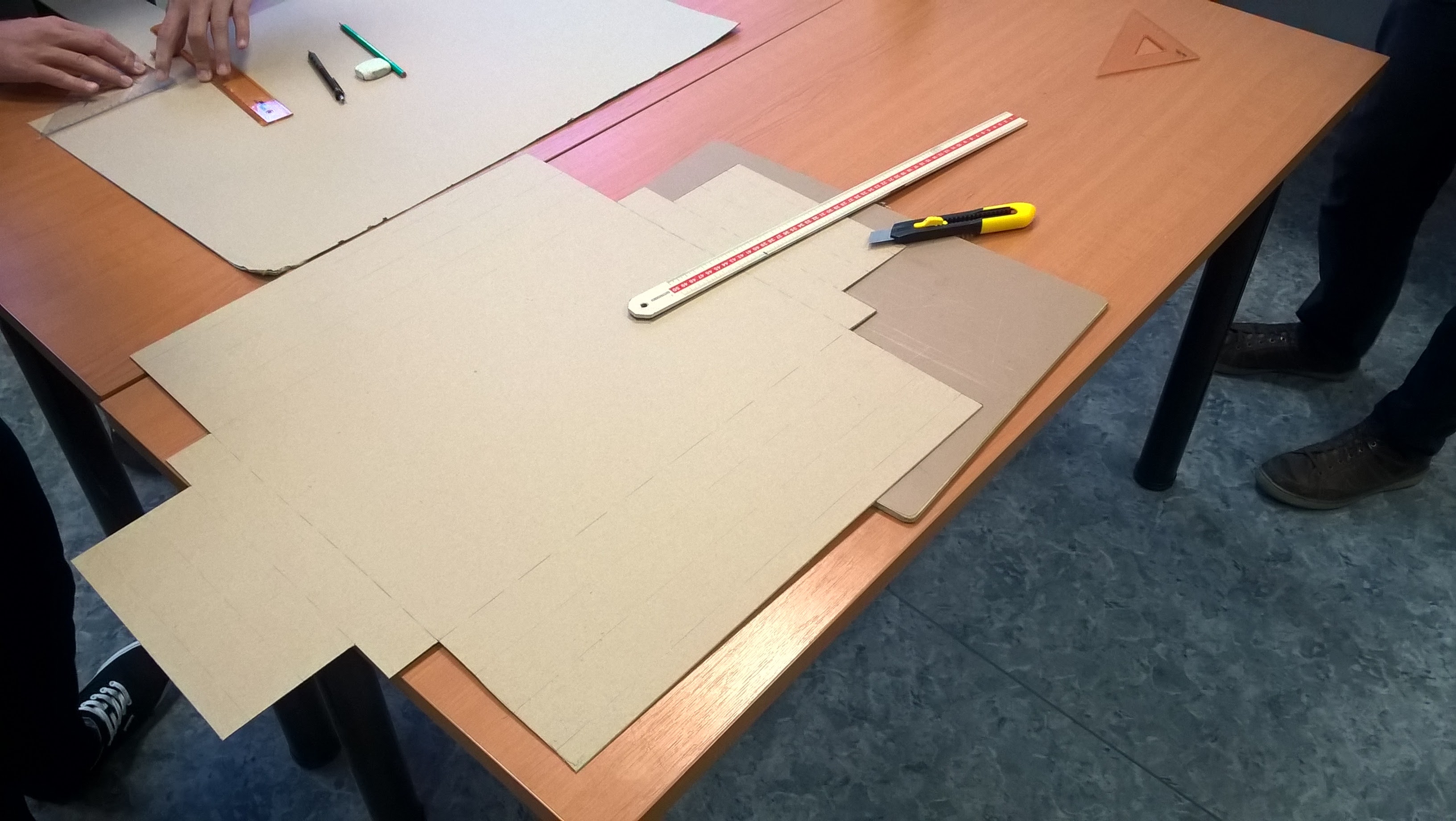 Cardboard Laptop Desk : 9 Steps (with Pictures) - Instructables