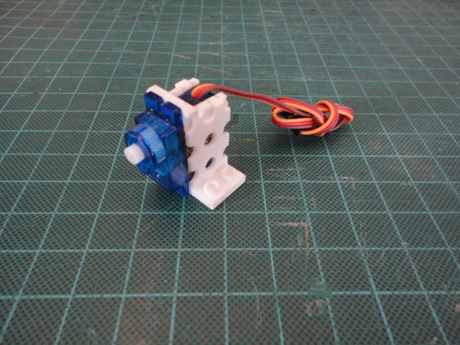 "12 Thumbs" R/C LEGO Dragster : 10 Steps (with Pictures) - Instructables