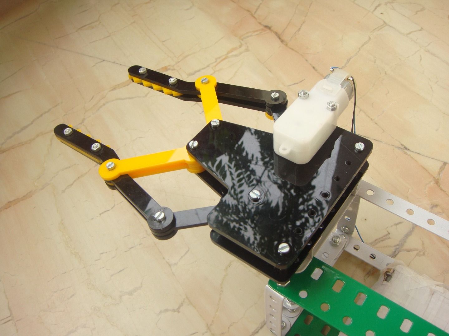 Halloween Robotic Claw : 12 Steps (with Pictures) - Instructables