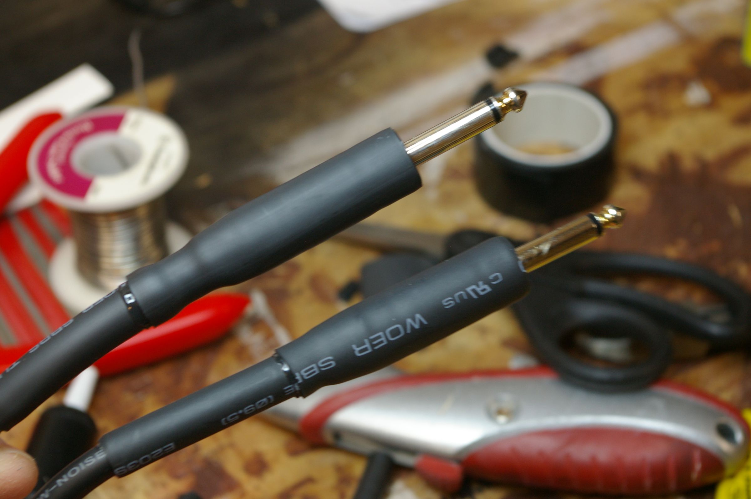 How to Fix, Repair or Make a 1/4" Inch Guitar Cable : 8 Steps ...