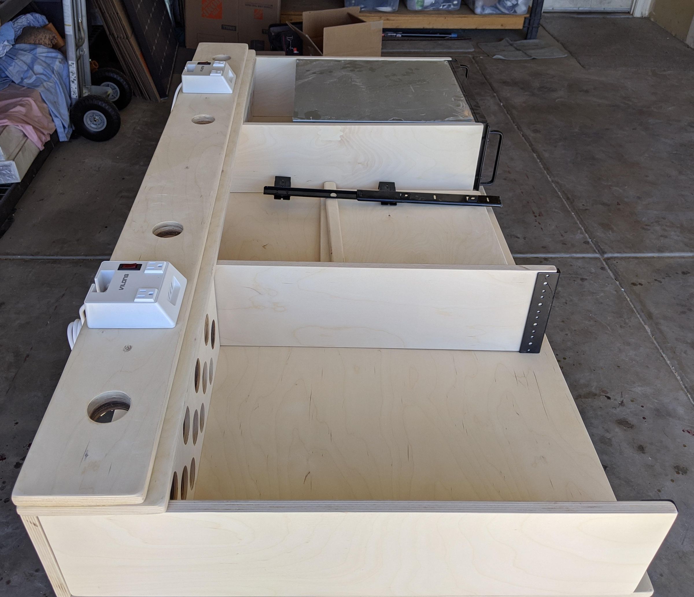 4Ux2 Computer Desk : 6 Steps (with Pictures) - Instructables