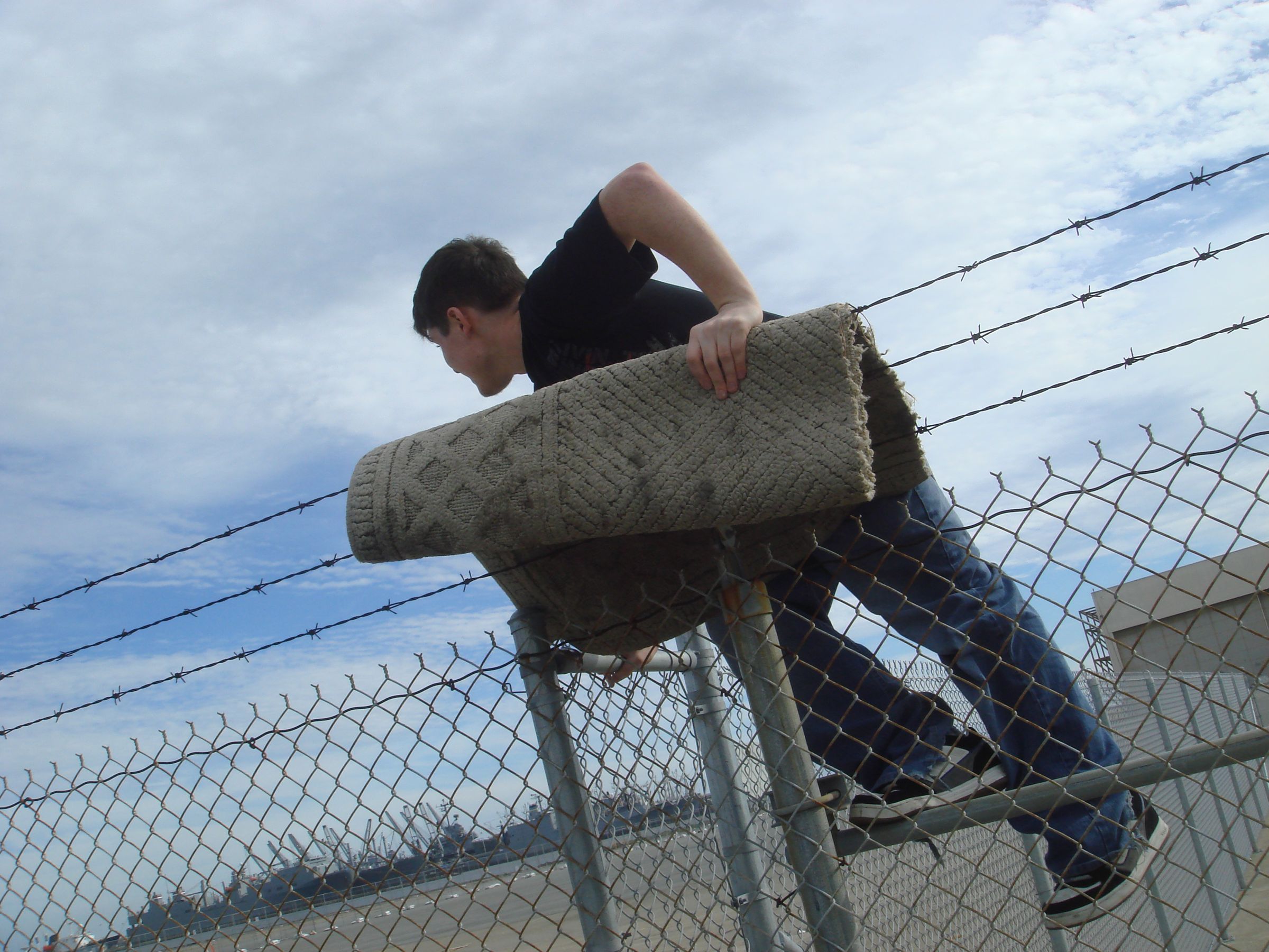 Get Over a Barbed Wire Fence : 4 Steps (with Pictures) - Instructables