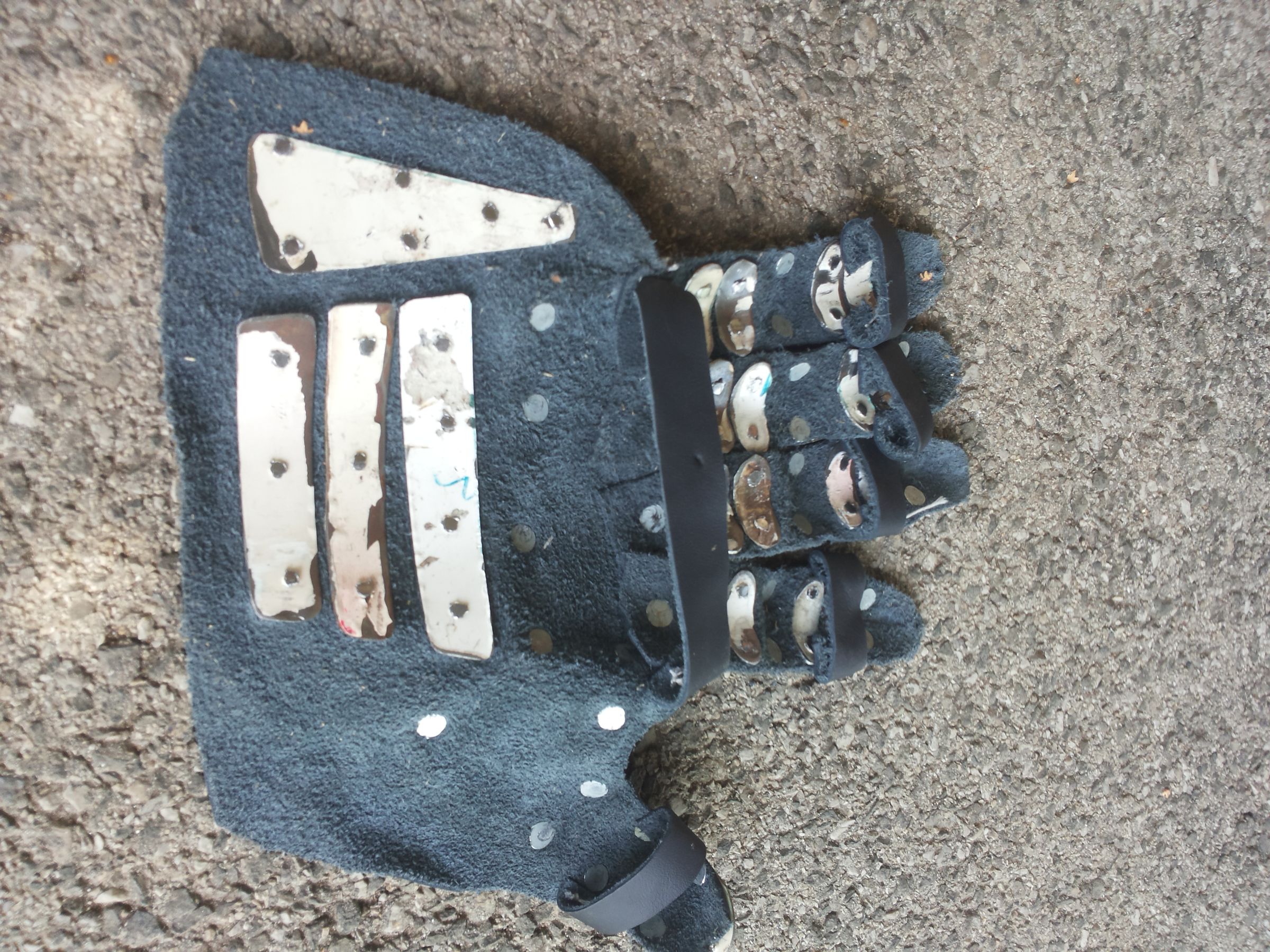 Medieval Visby Gauntlet : 7 Steps (with Pictures) - Instructables