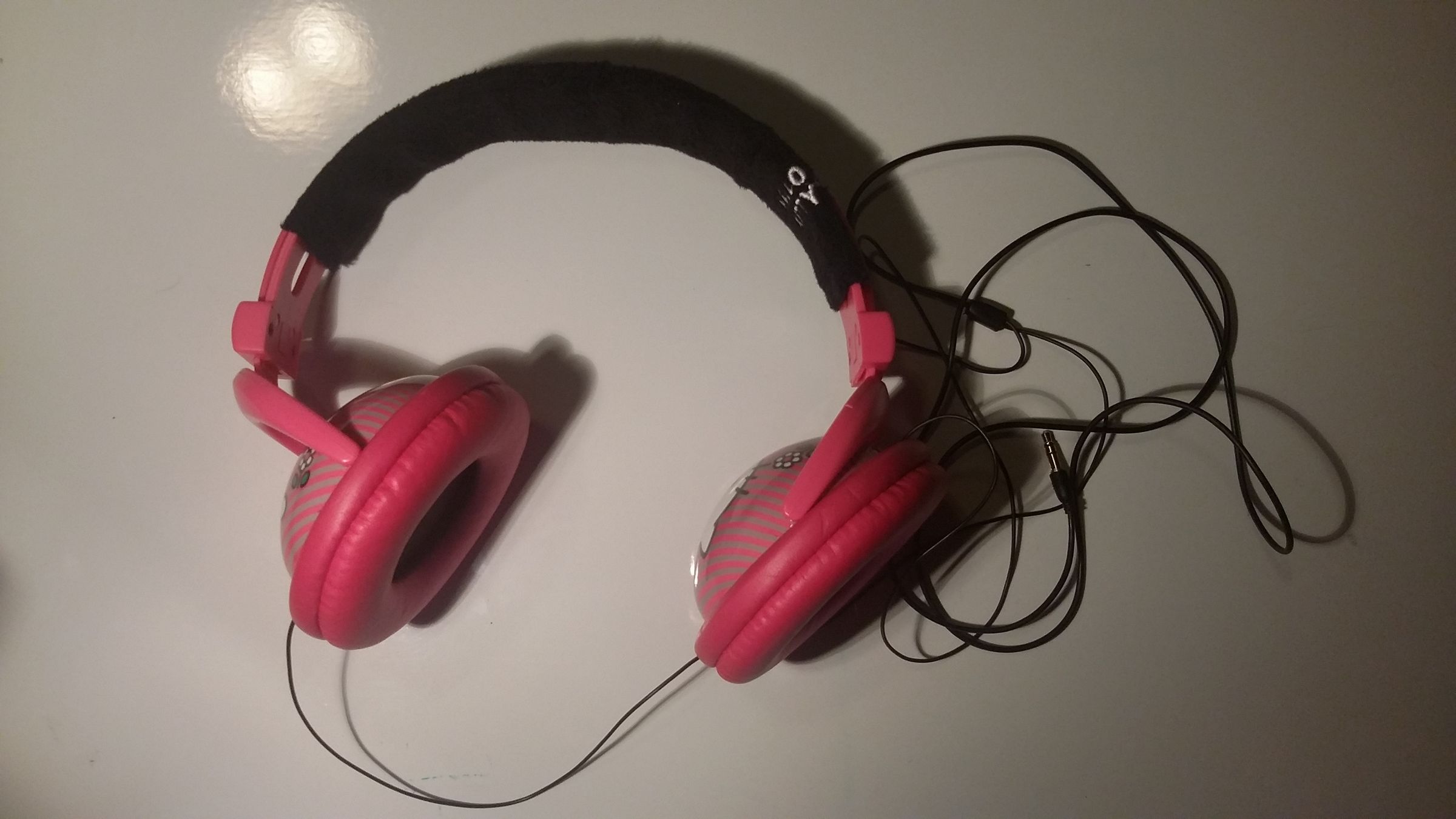 Repairing Broken Hello Kitty Headphones : 8 Steps - Instructables