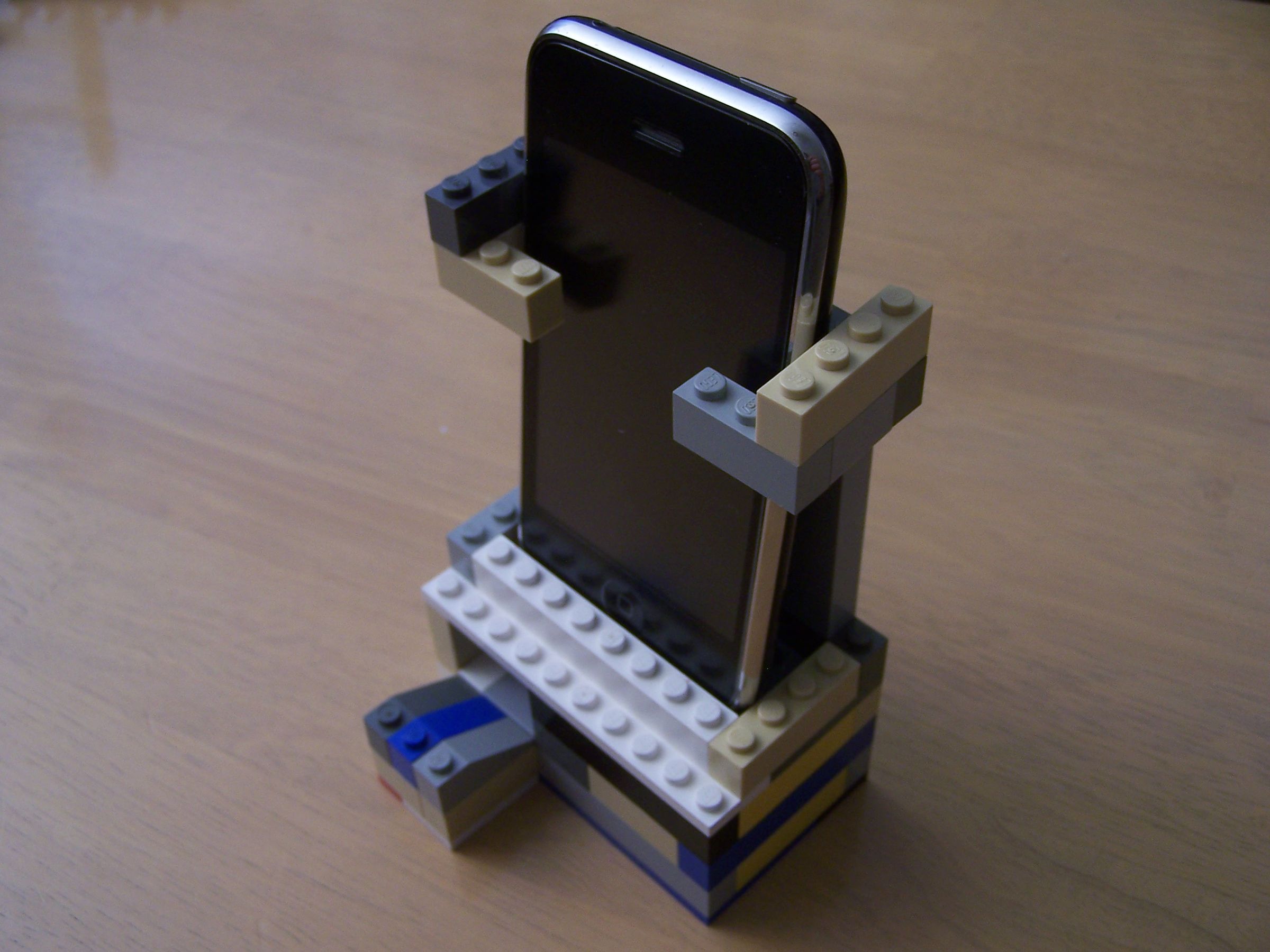 Lego IPhone Speaker Stand : 5 Steps - Instructables