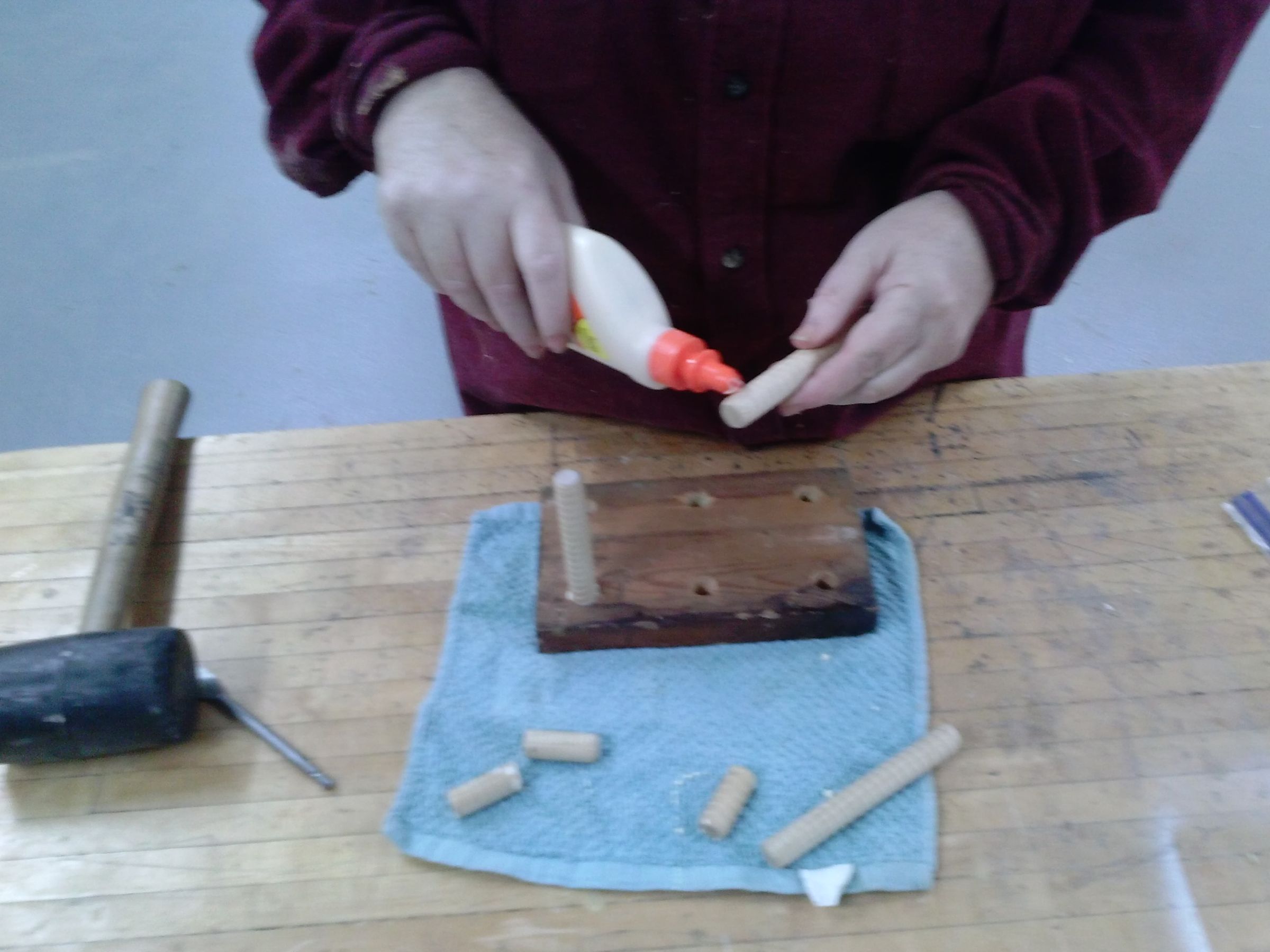 Dowel Peg Tablet Stand : 6 Steps (with Pictures) - Instructables