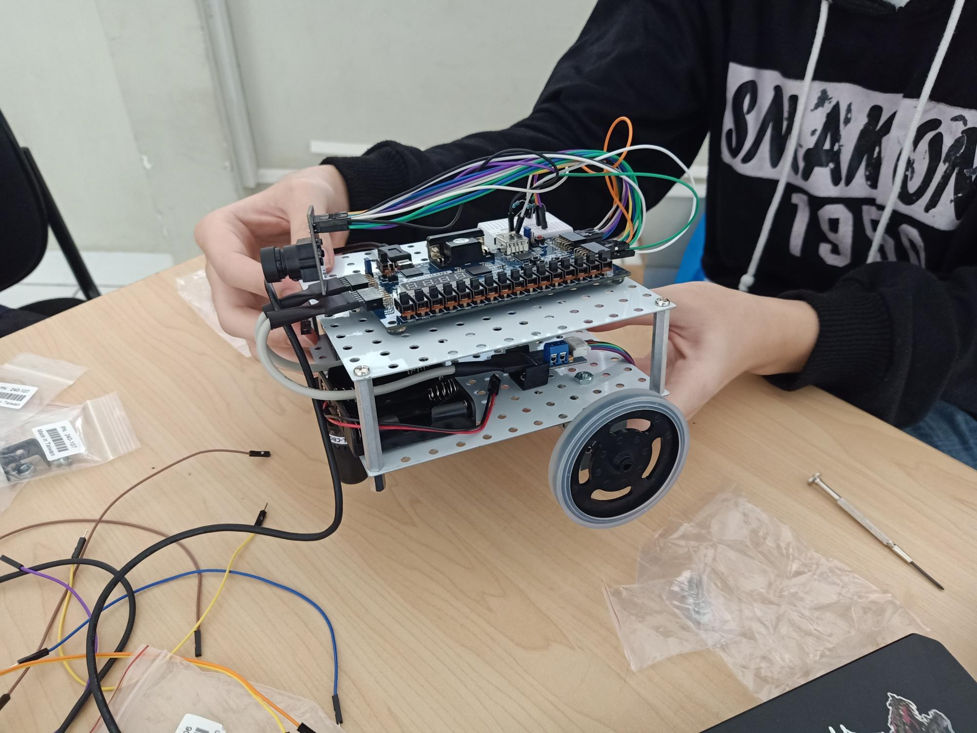 Light Seeking Mobile Robot - BASYS 3 (VHDL) : 7 Steps - Instructables