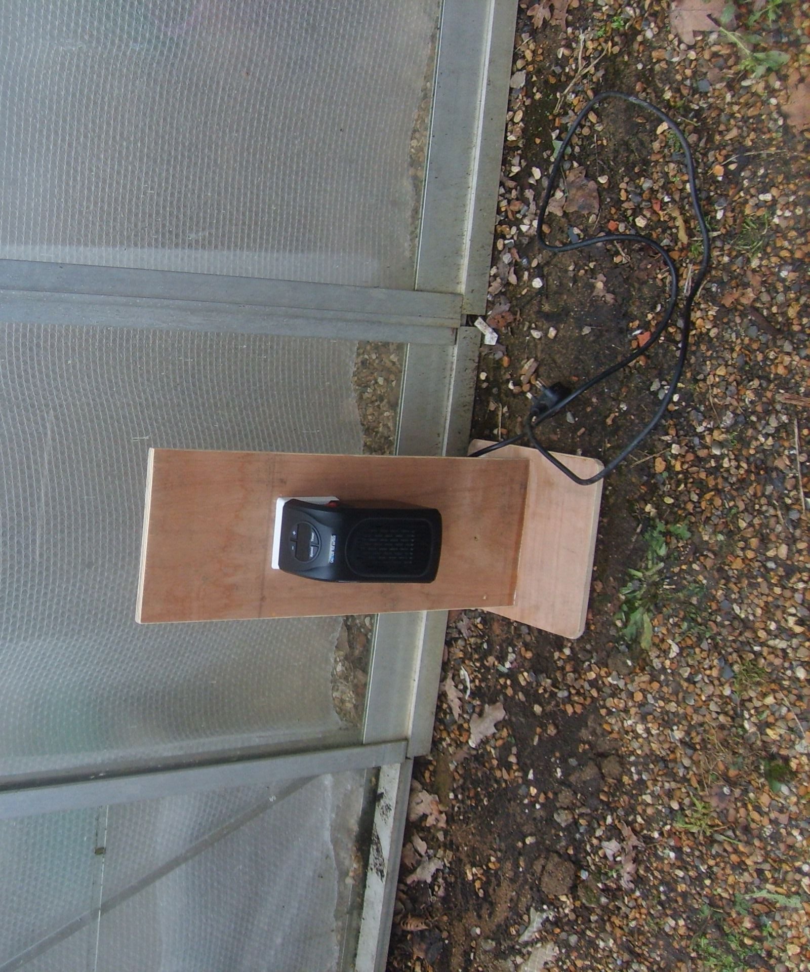 Easy Greenhouse Heater : 7 Steps - Instructables