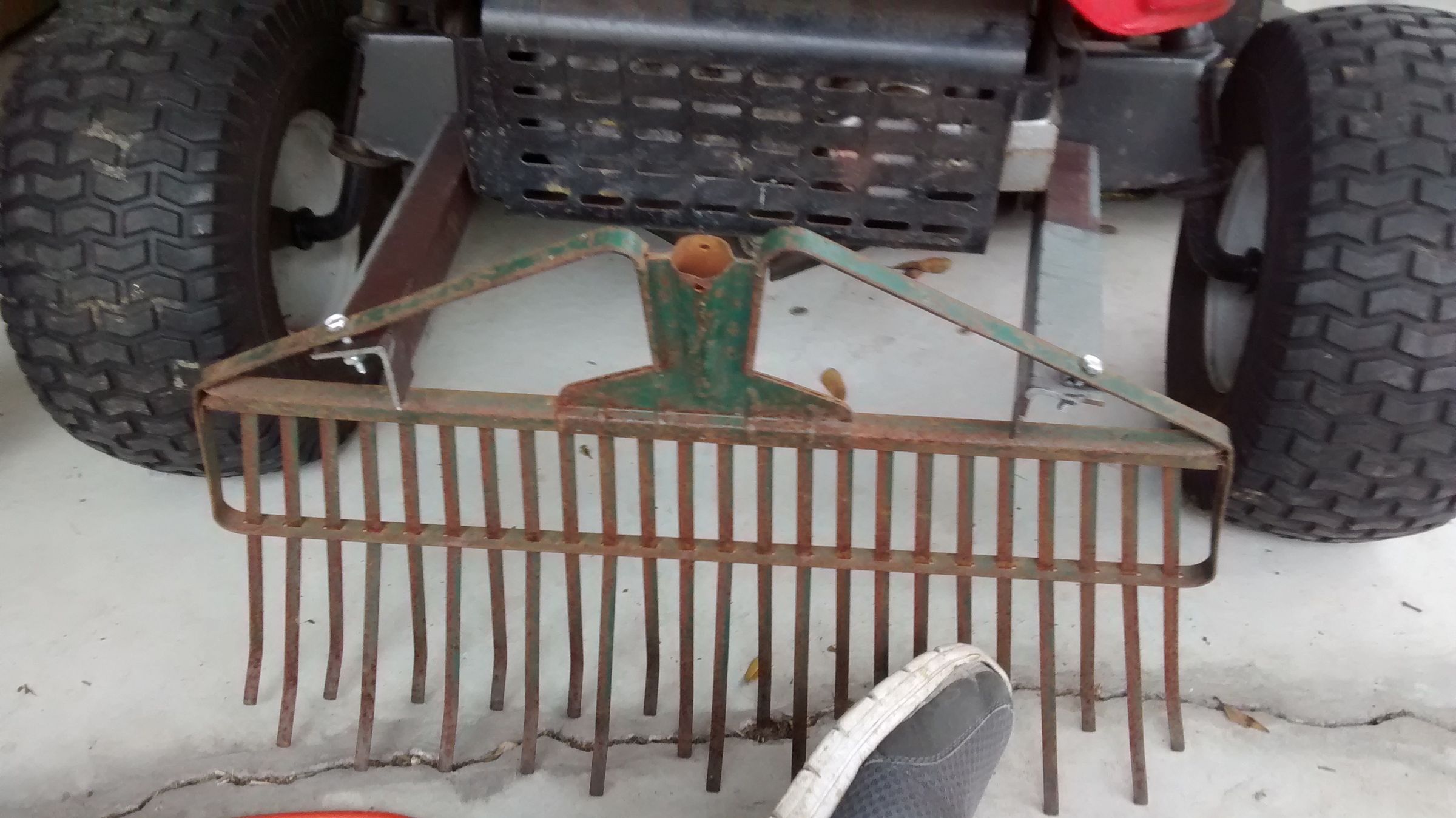 Quick and CHEAP Tractor Mounted Thatcher : 11 Steps - Instructables