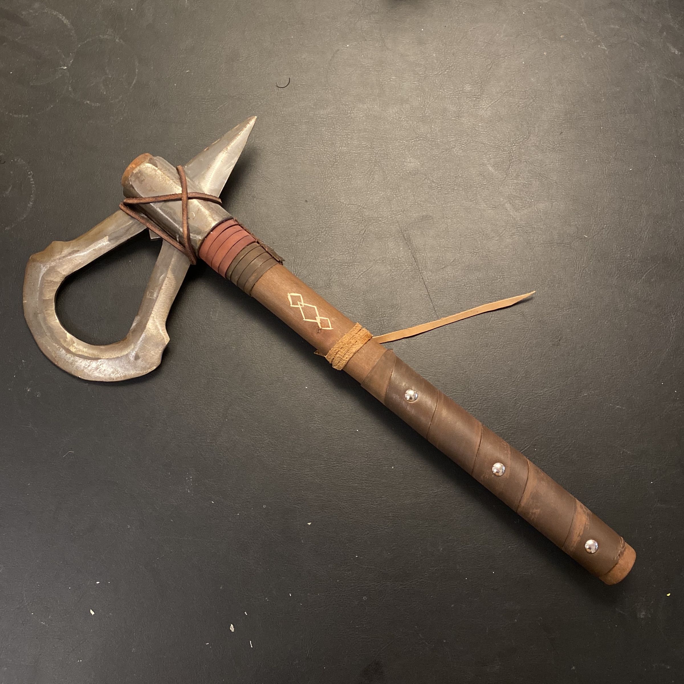 Assassins Creed 3 Tomahawk : 7 Steps - Instructables