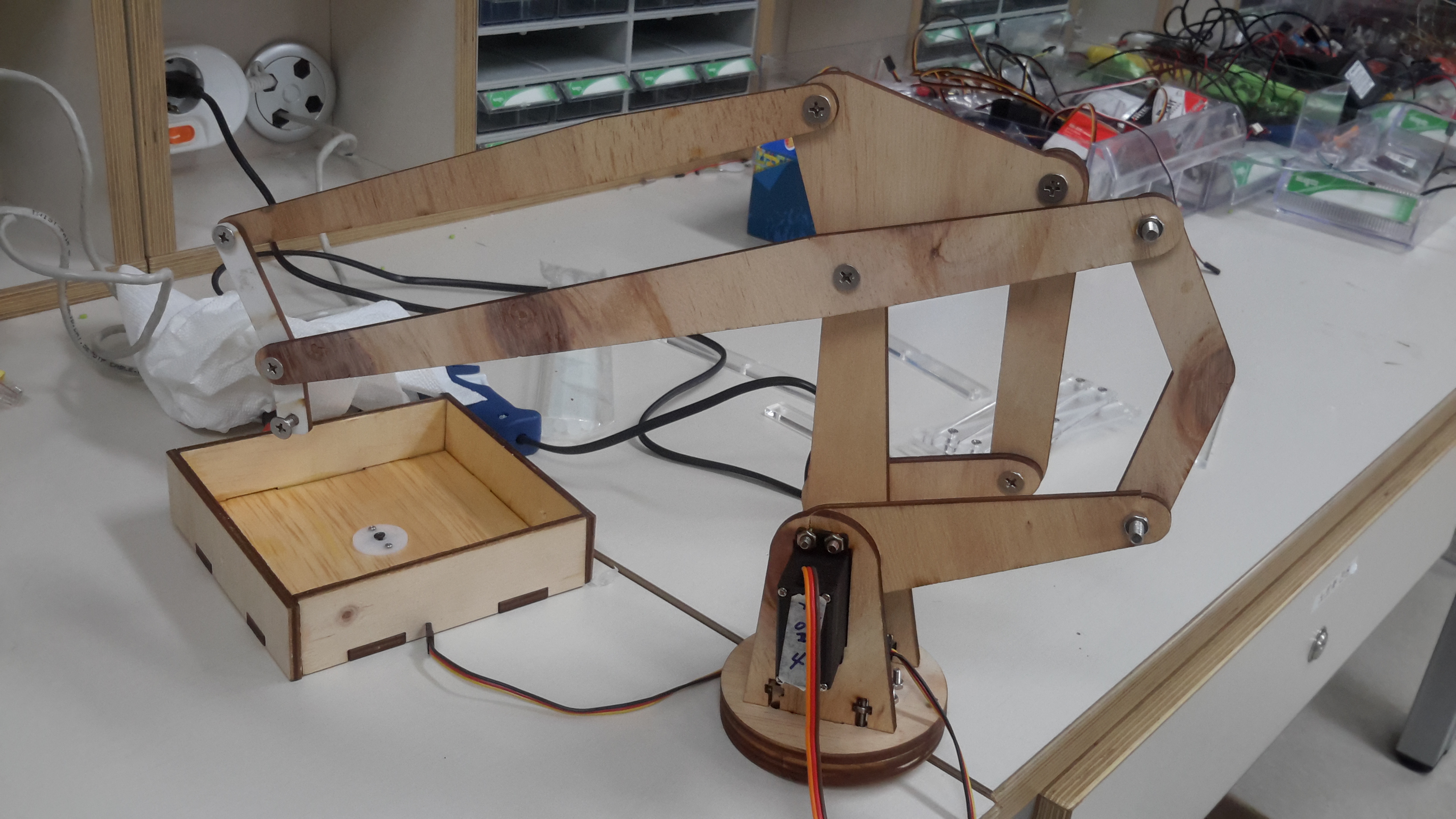 Robot Arm for Laser Cut : 9 Steps - Instructables