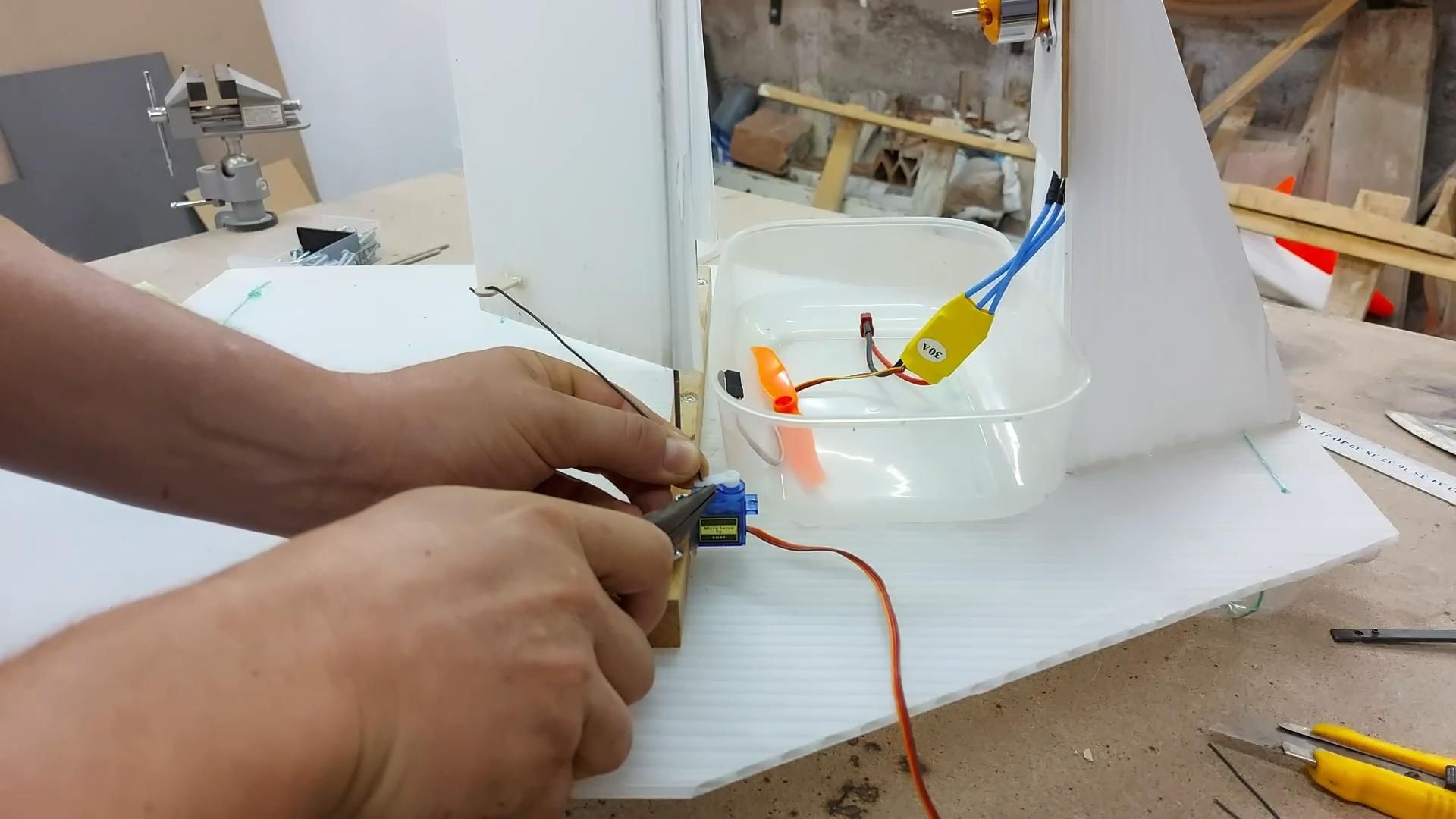 Building an RC Feeder Airboat for Fishing : 11 Steps (with Pictures ...