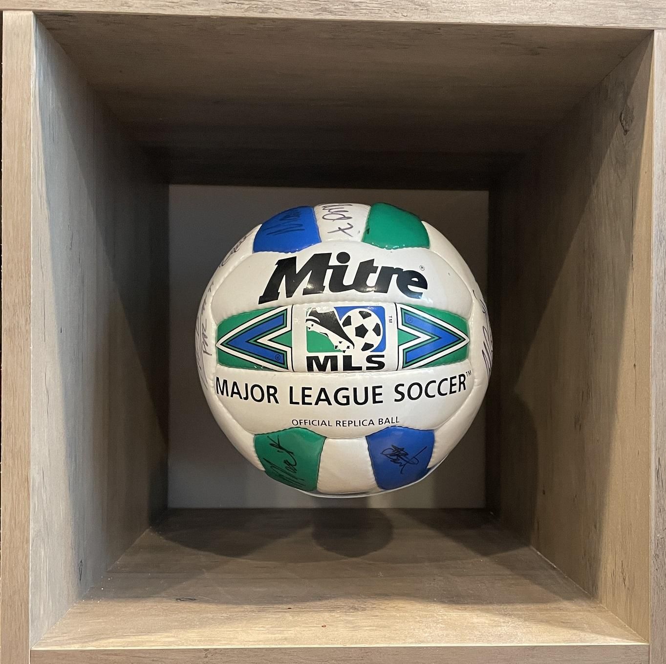 Floating Invisible Soccer Ball Display : 7 Steps - Instructables