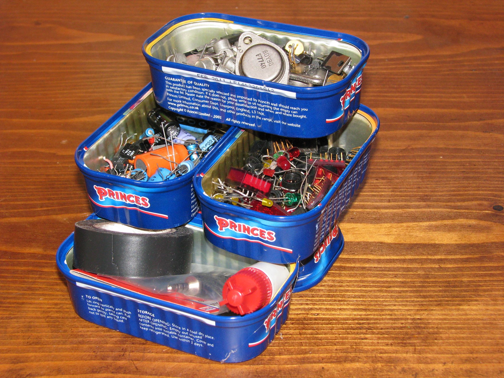 Recycled Fish-tin Desk Tidy. : 3 Steps - Instructables
