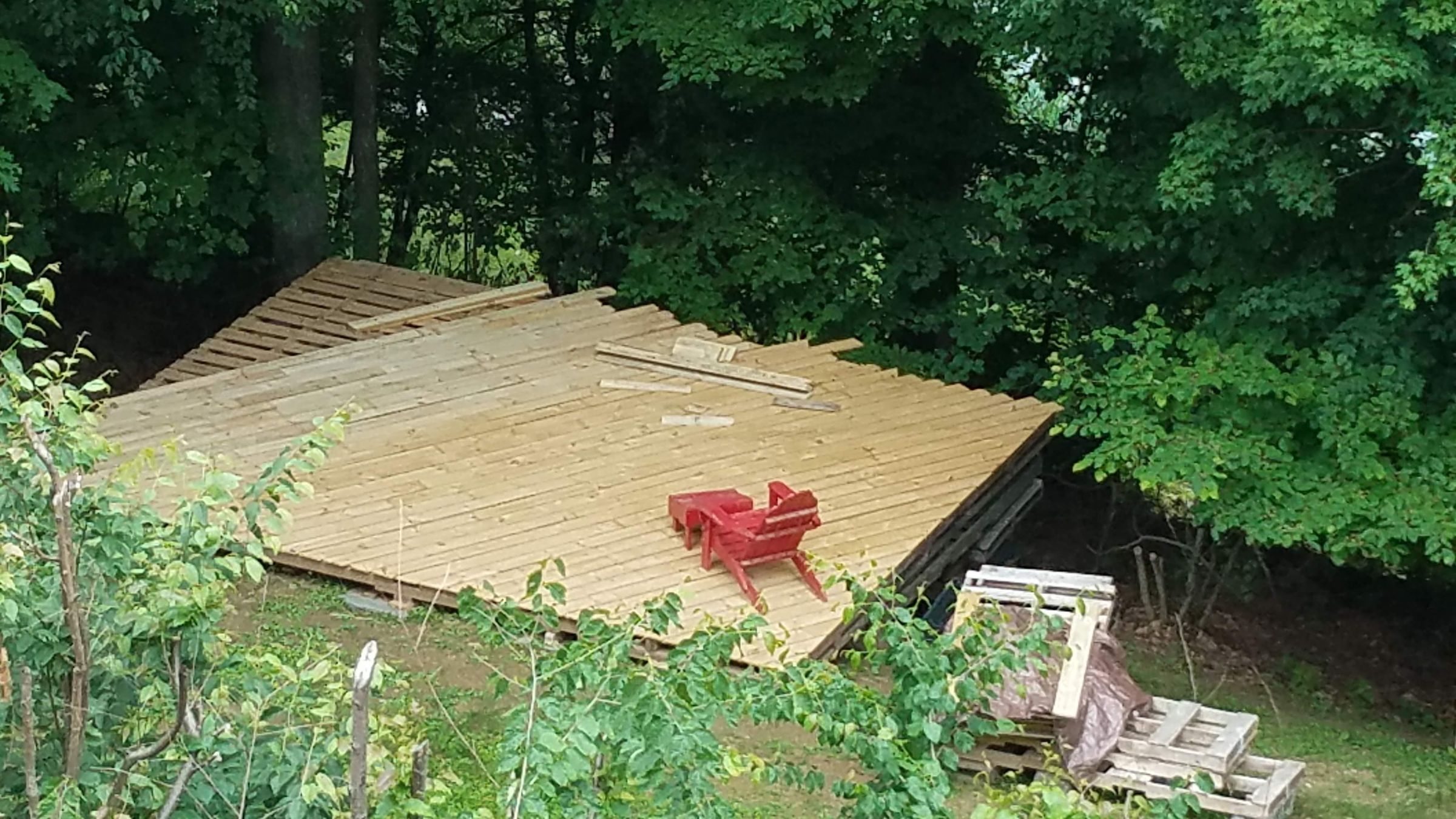 Pallet Man-shed, One-man Build, Building the Deck. Part Two. : 6 Steps ...