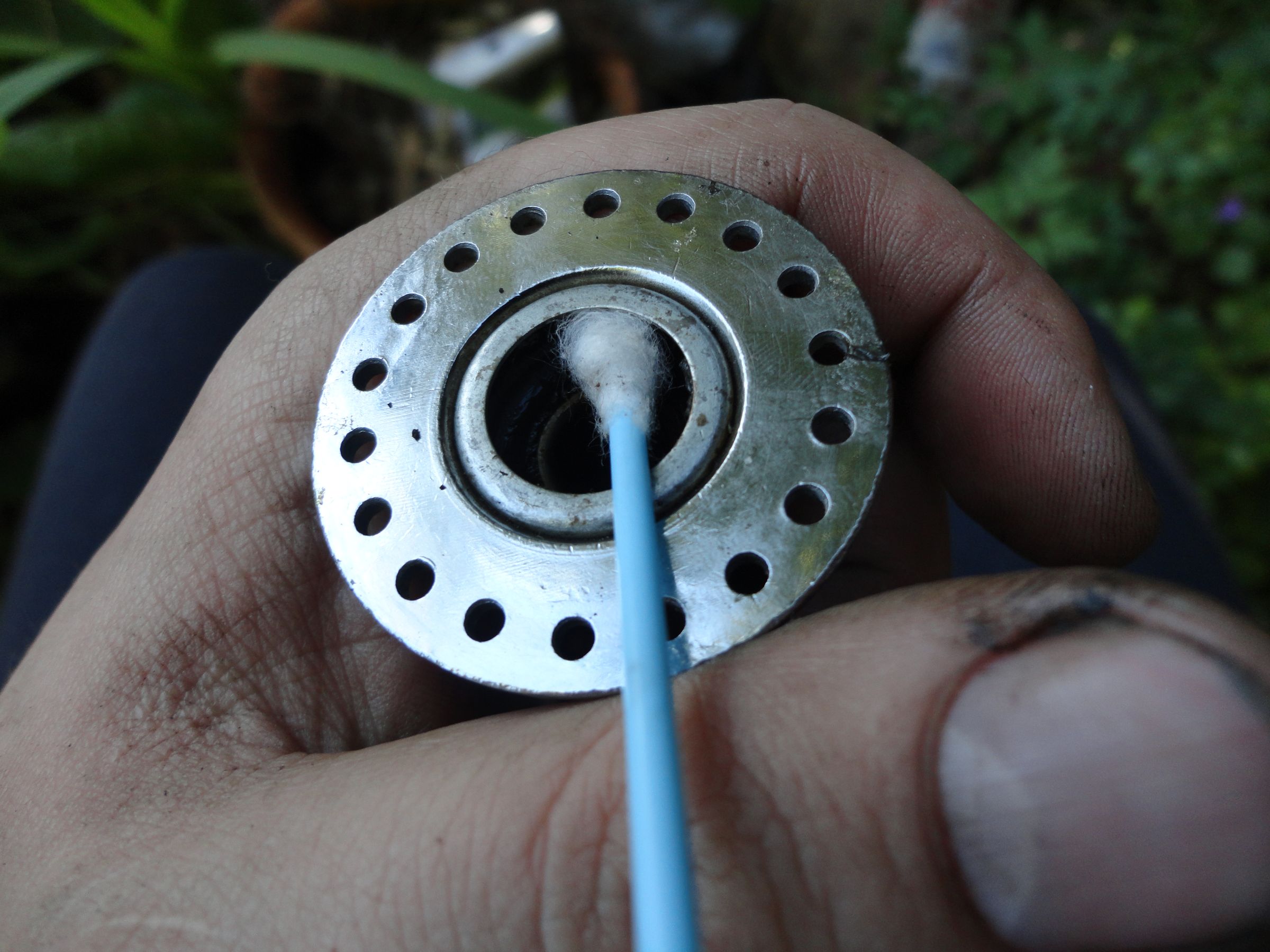 Cleaning a Front Bike Hub : 7 Steps (with Pictures) - Instructables