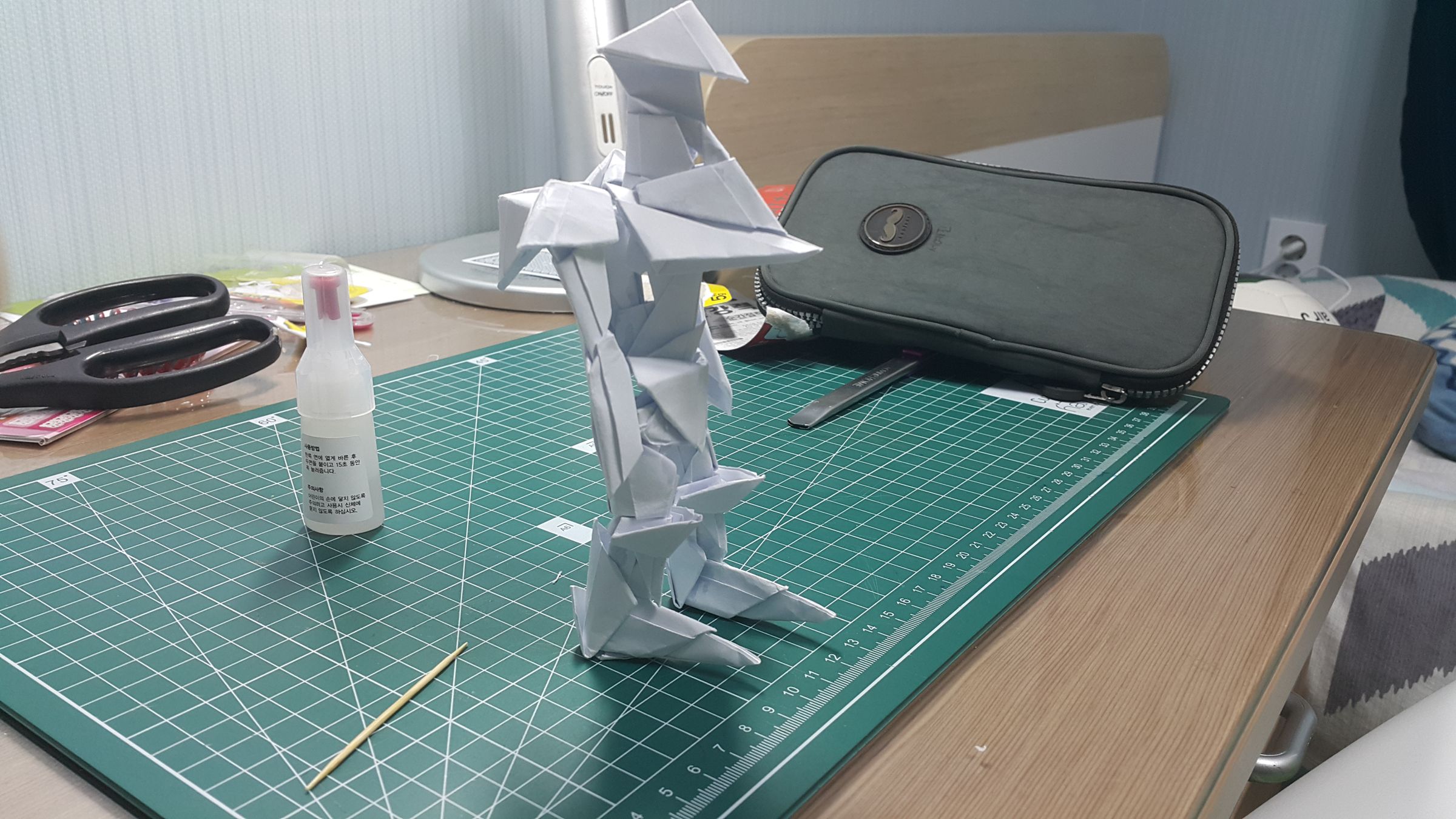 How to Make Easy Paper-bots : 4 Steps (with Pictures) - Instructables