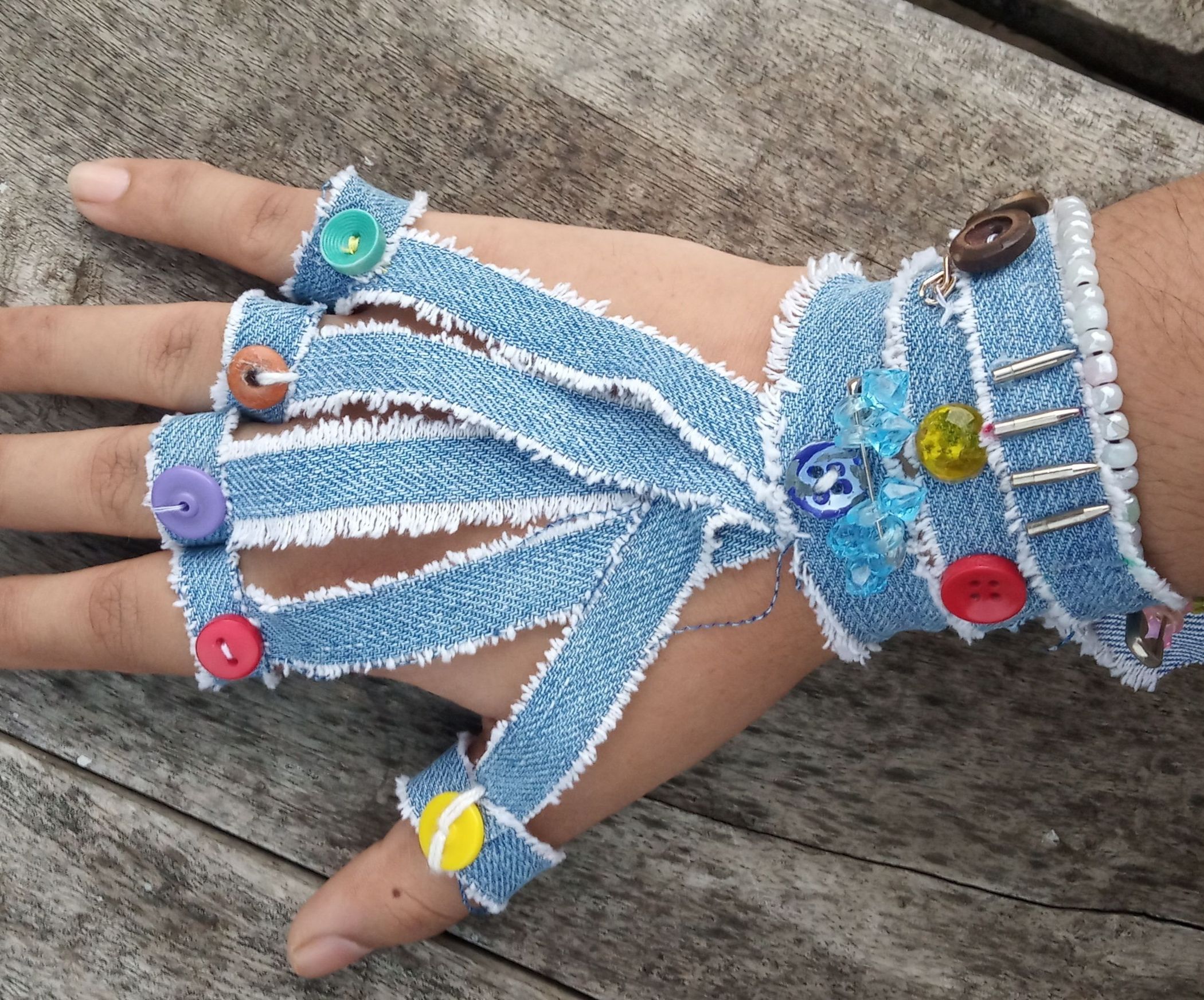 Old Denim's Cloth Bracelets : 3 Steps - Instructables