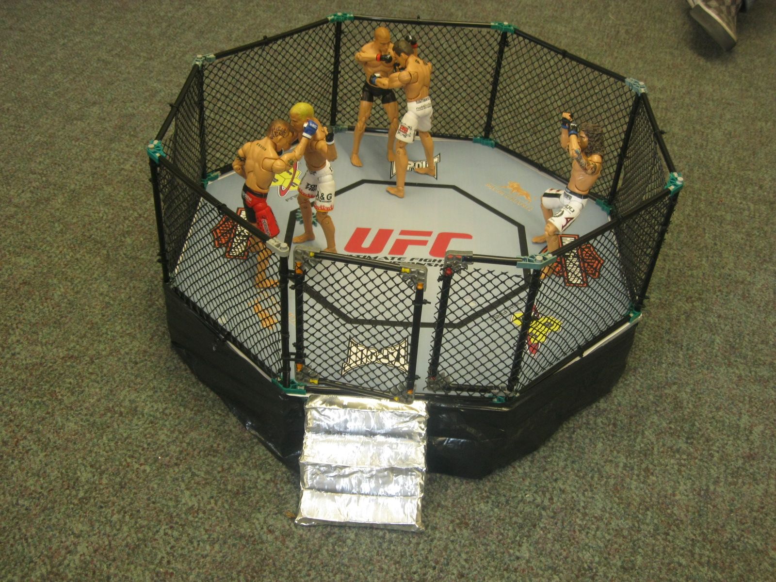 Magnetic UFC Ring With Swinging Door (made Out of K'nexs) : 10 Steps ...