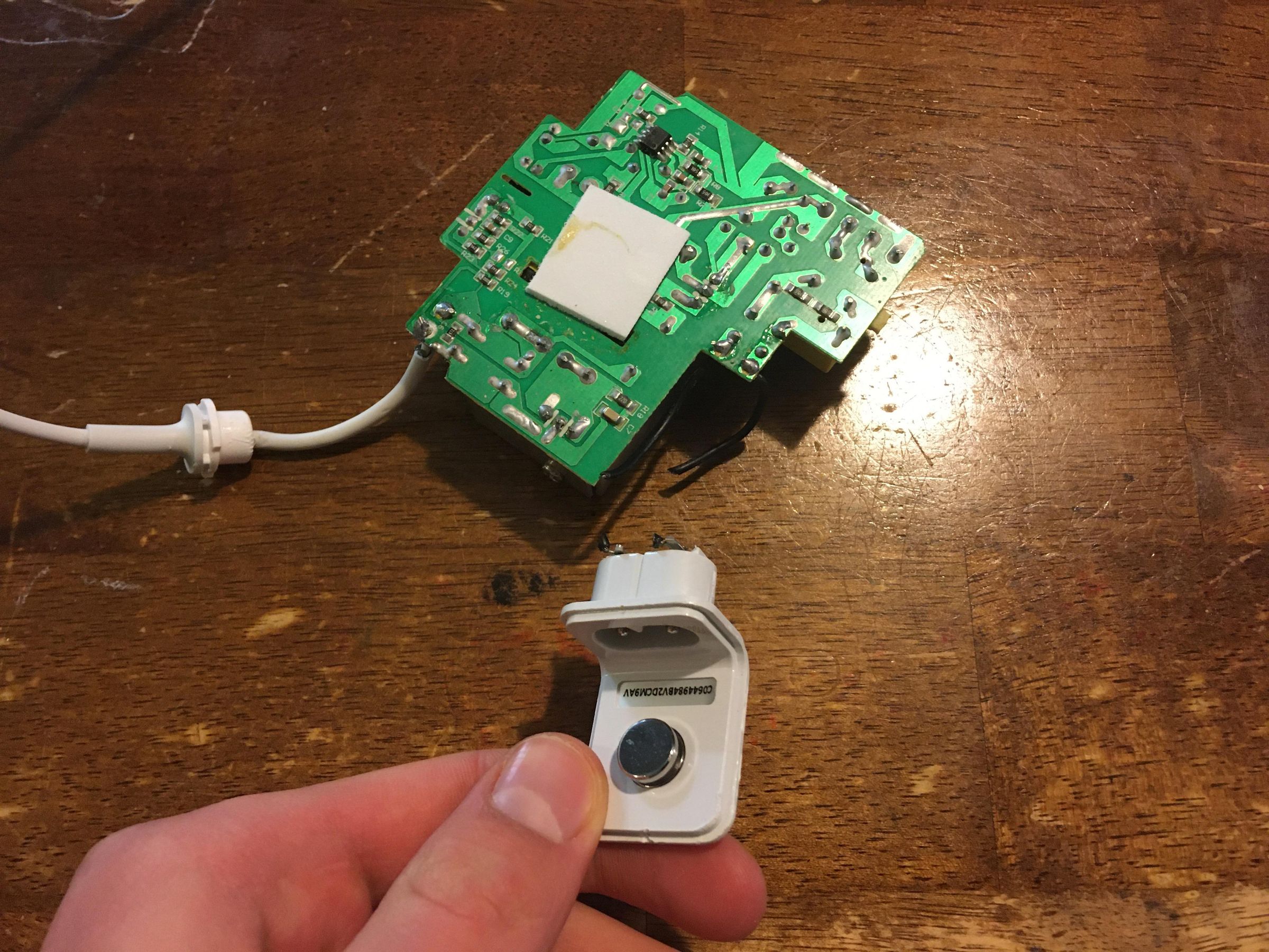 Apple Power Brick to Tape Measure Mod : 9 Steps (with Pictures ...