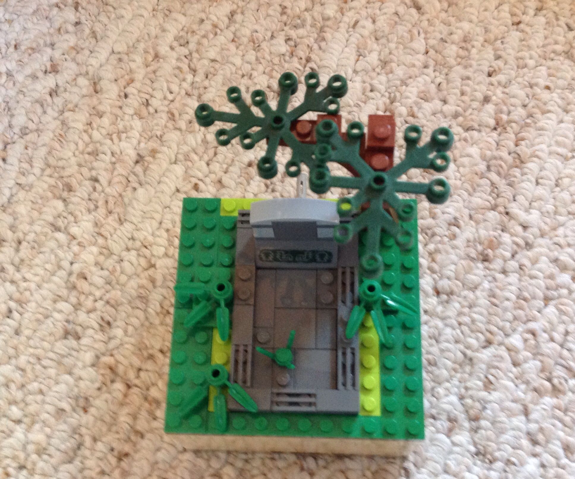 Lego Exploding Grave : 7 Steps - Instructables