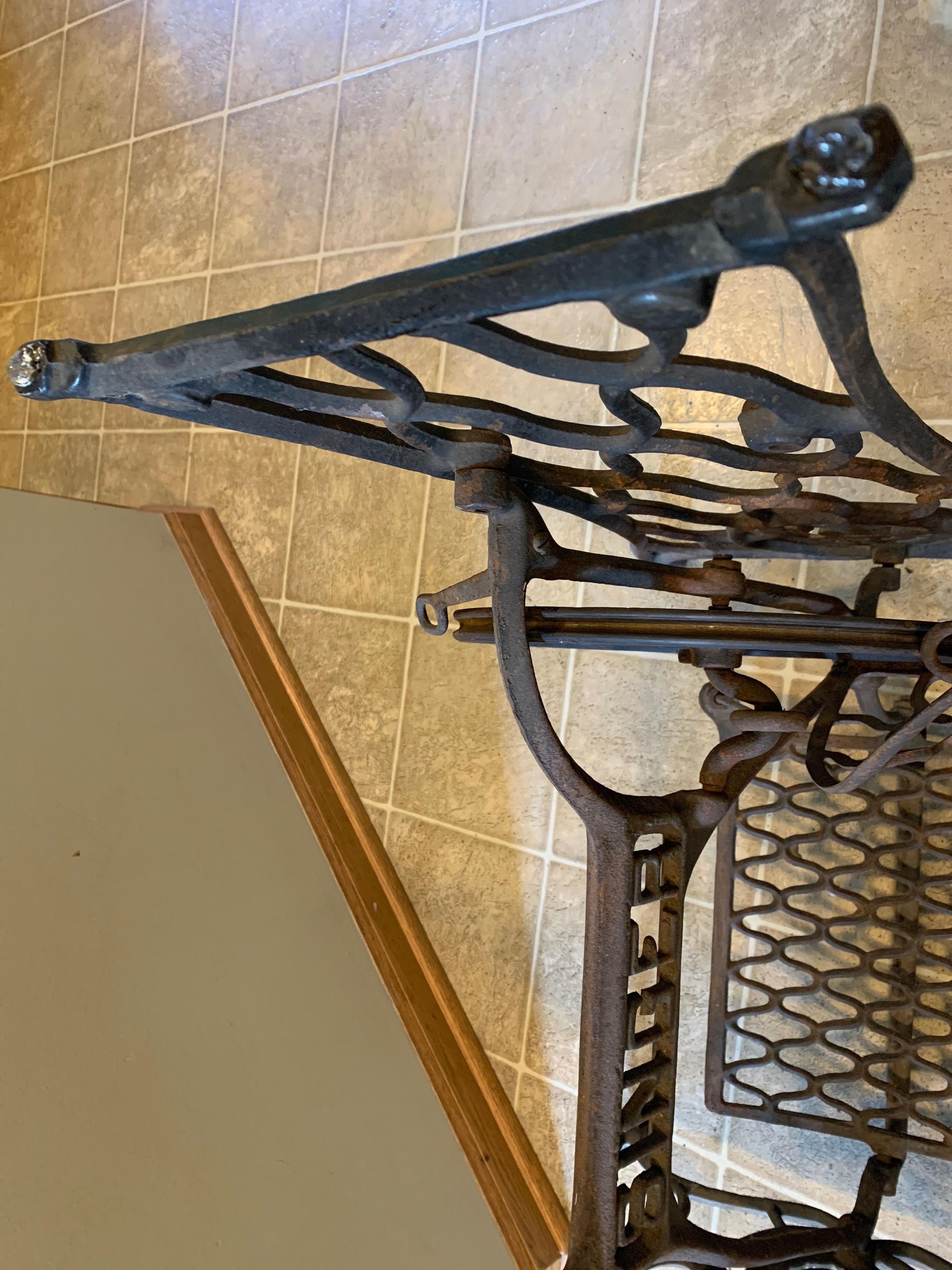 Antique Singer Sewing Machine Turned Table! - Instructables