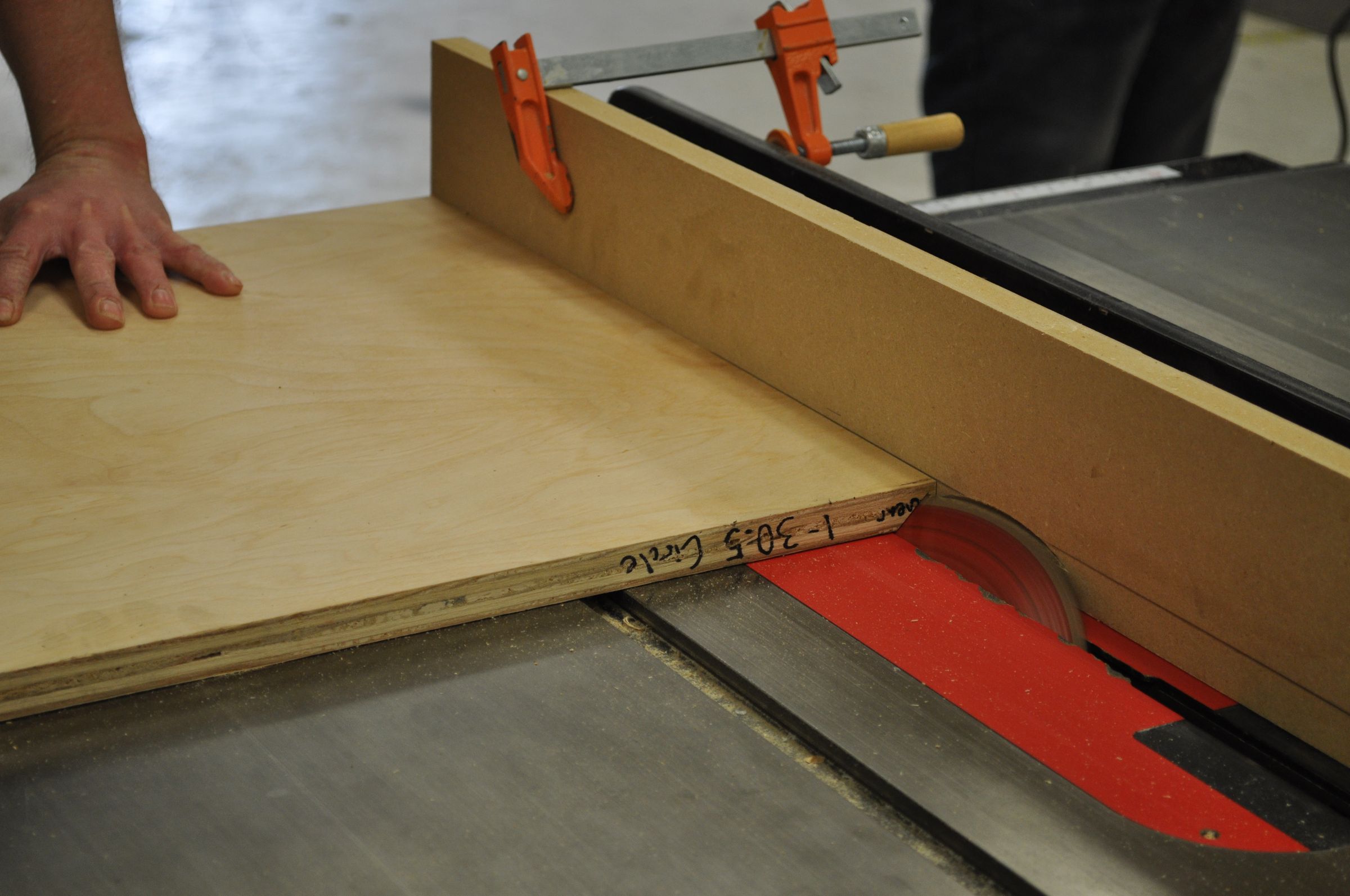 Cutting Precision Miters in Ten Minutes or Less : 4 Steps (with ...