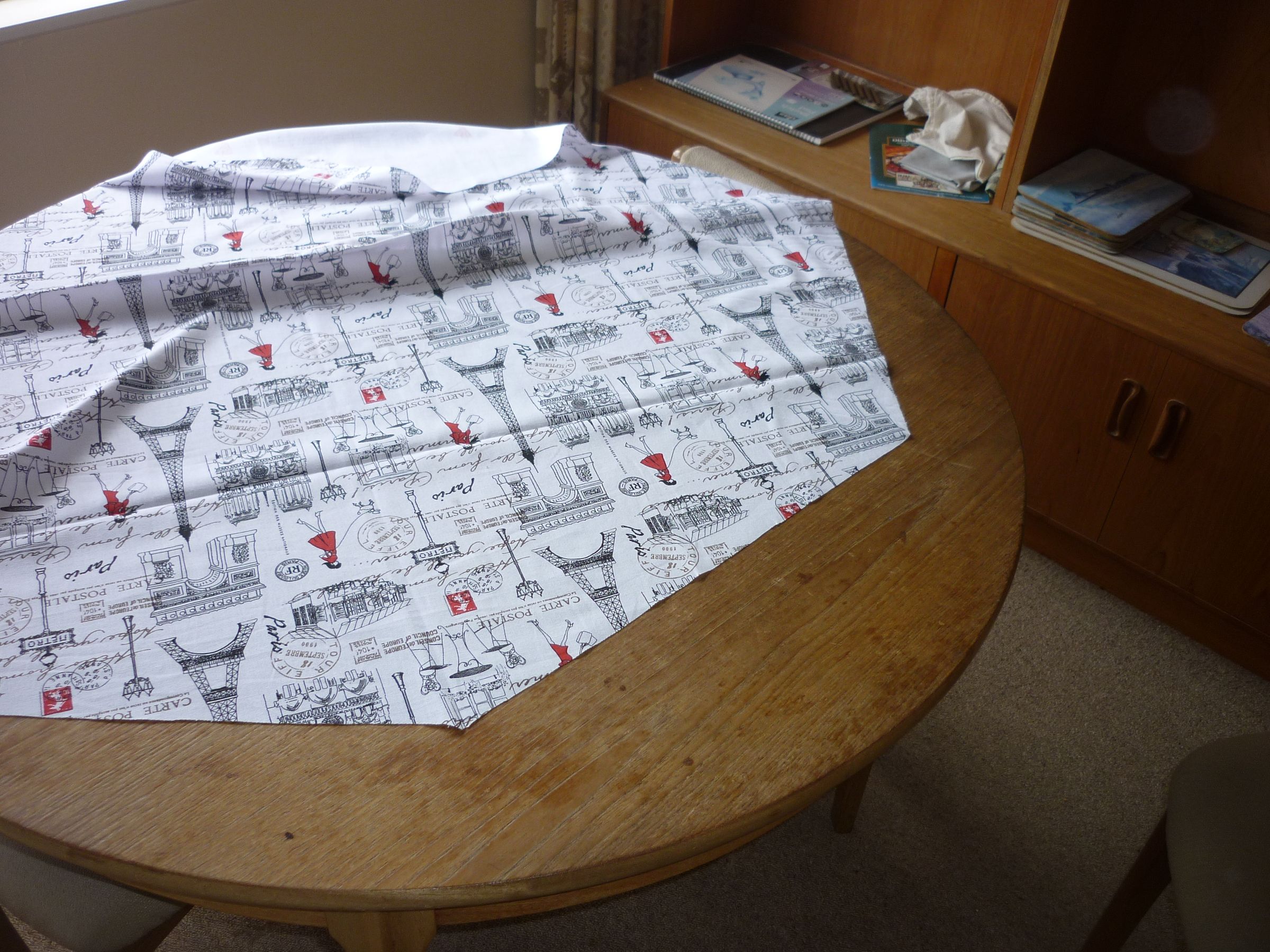 Sew an Octagonal Tablecloth Without a Pattern : 5 Steps - Instructables