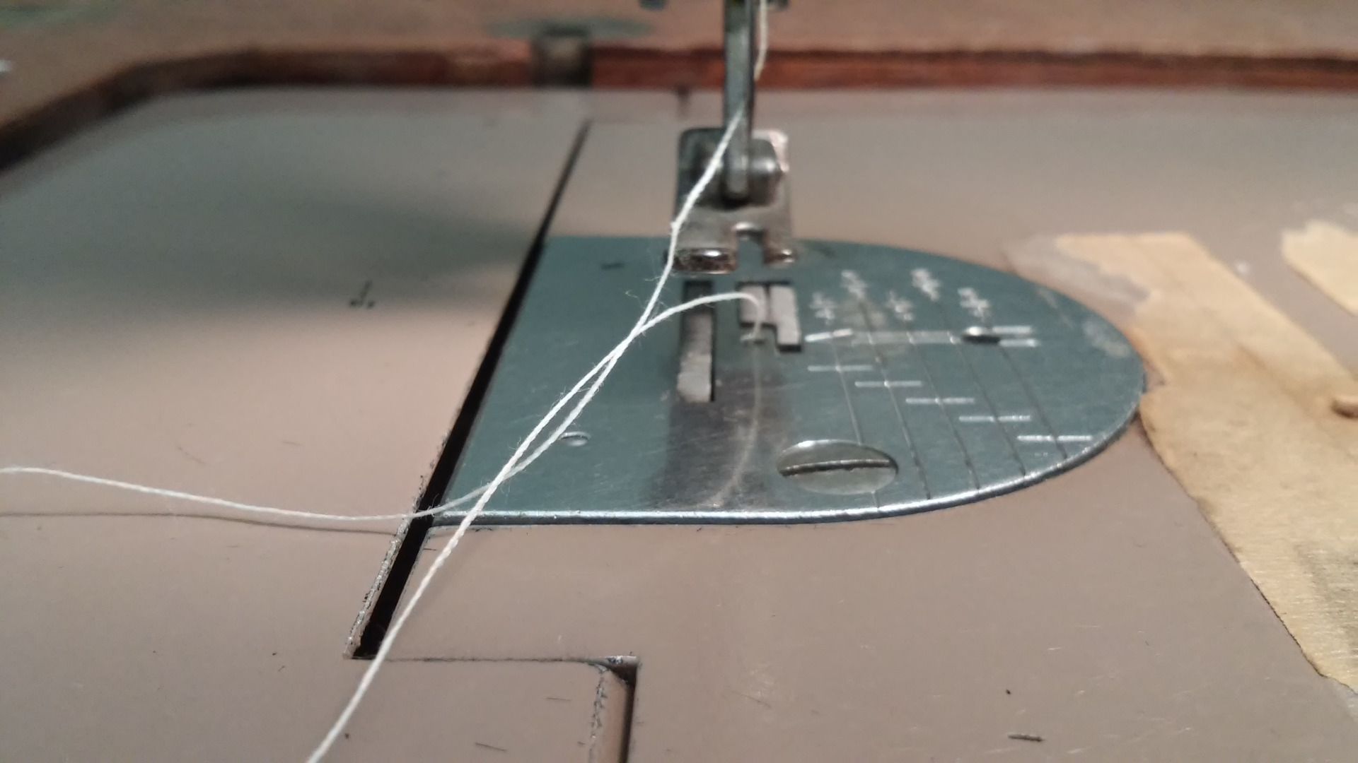 How to Set Up an Old Singer Sewing Machine : 4 Steps (with Pictures ...