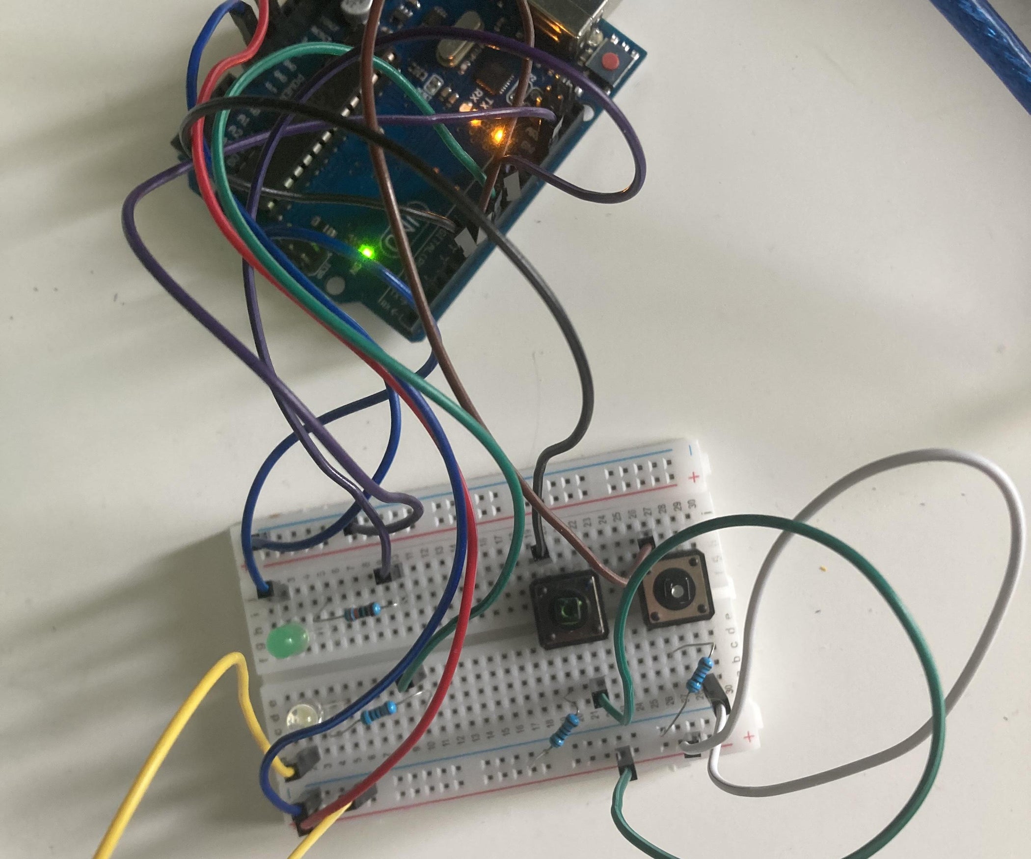 Simpele 2 Speler "button-masher" : 5 Steps - Instructables