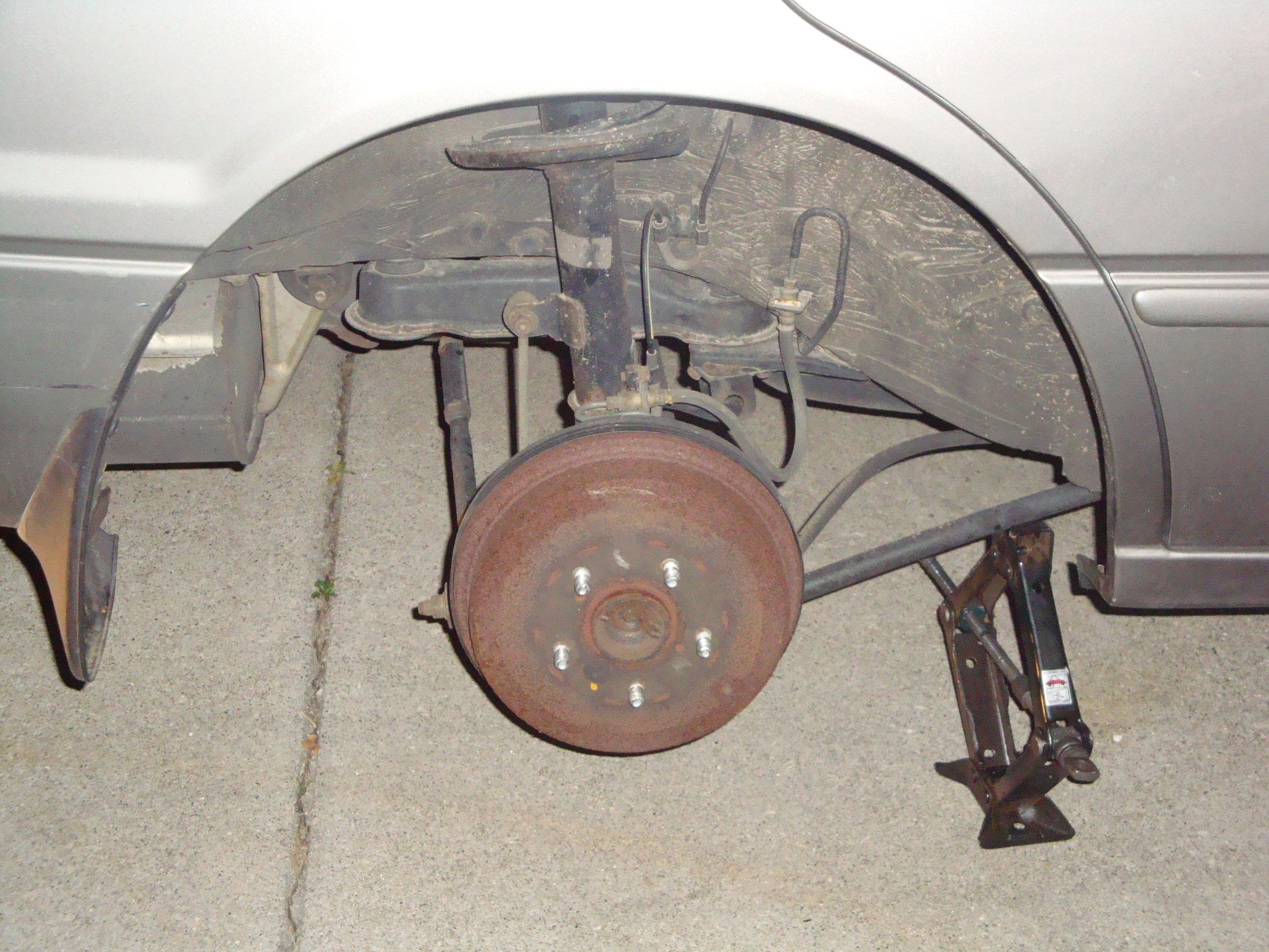 Changing a Flat Tire : 8 Steps - Instructables