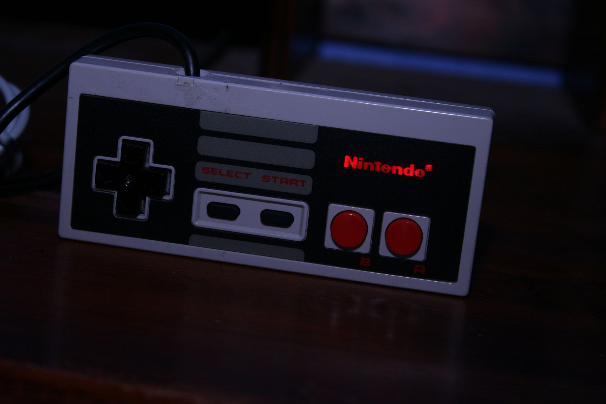Nes Controller With Leds Lighting Up the Logo : 3 Steps - Instructables