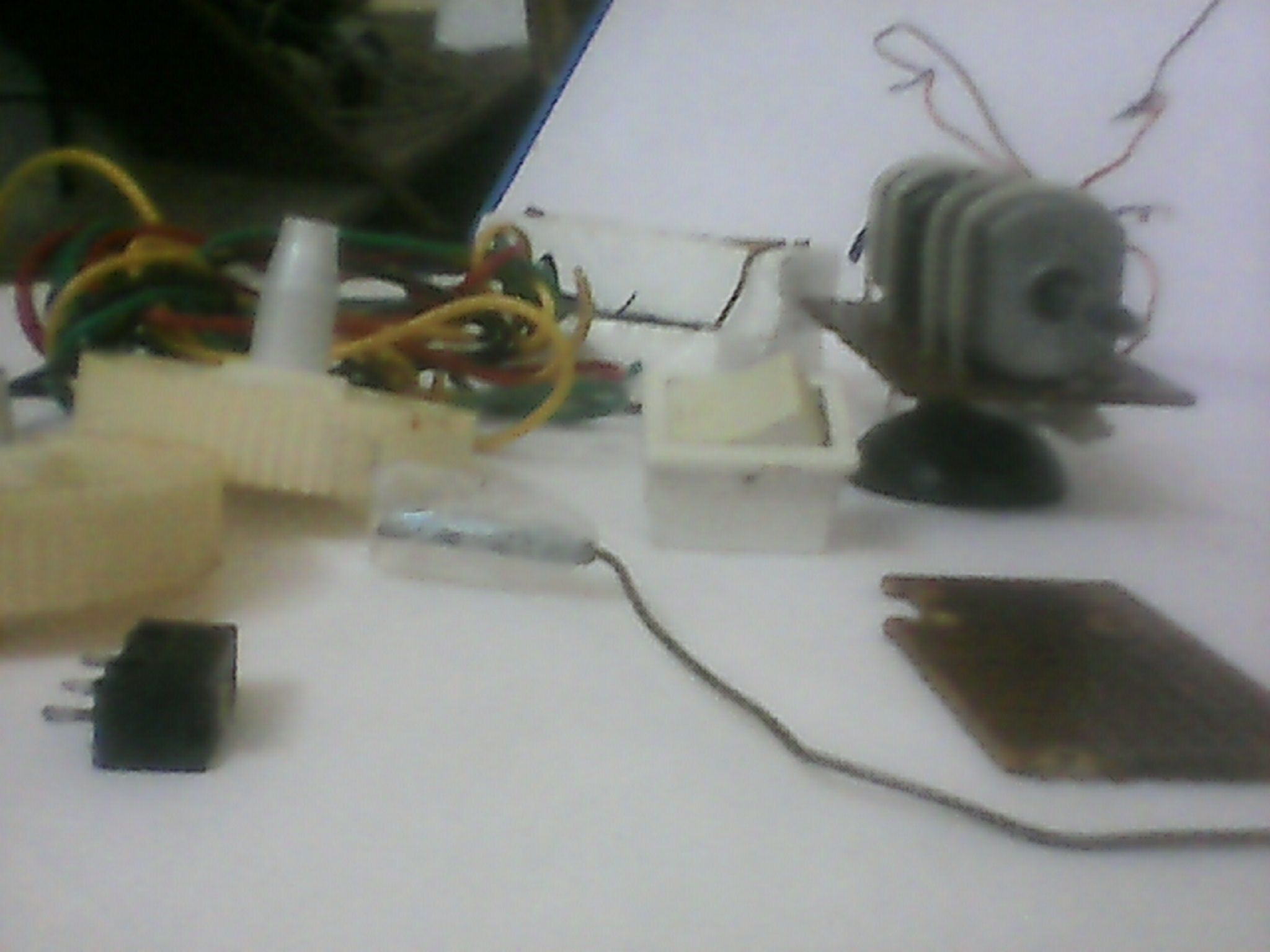 SIMPLE OBSTACLE DETECTING ROVER : 9 Steps - Instructables