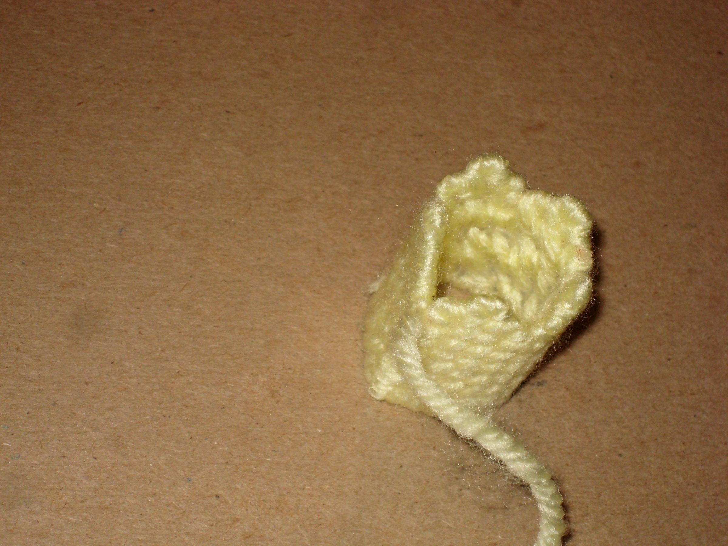 Plastic Canvas Yarn Daffodils : 7 Steps - Instructables