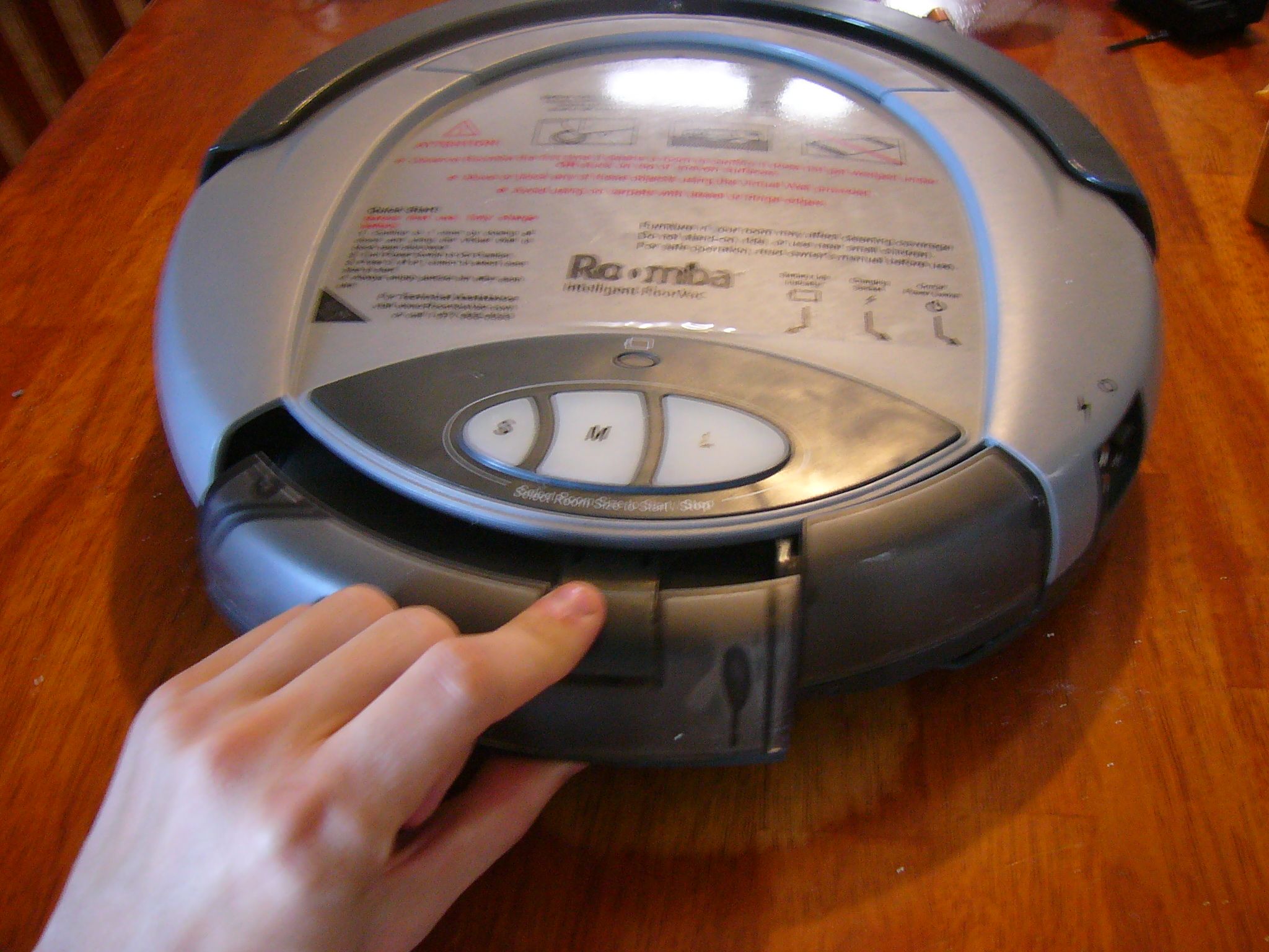 Cleaning a 1st or 2nd Generation Roomba : 8 Steps - Instructables
