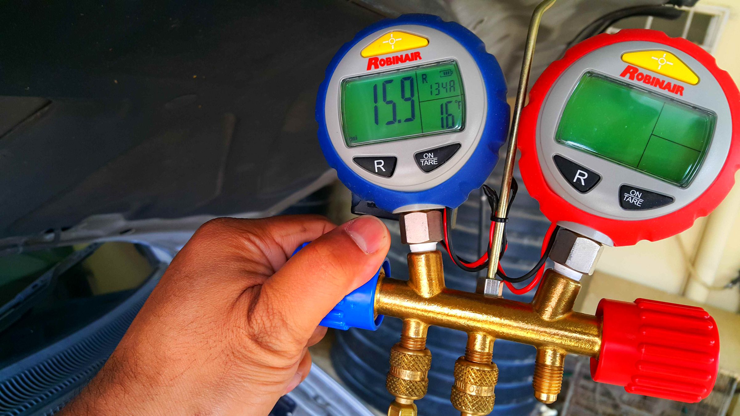 Quick Check/Topping Up a Car's Air Conditioning. : 4 Steps (with ...