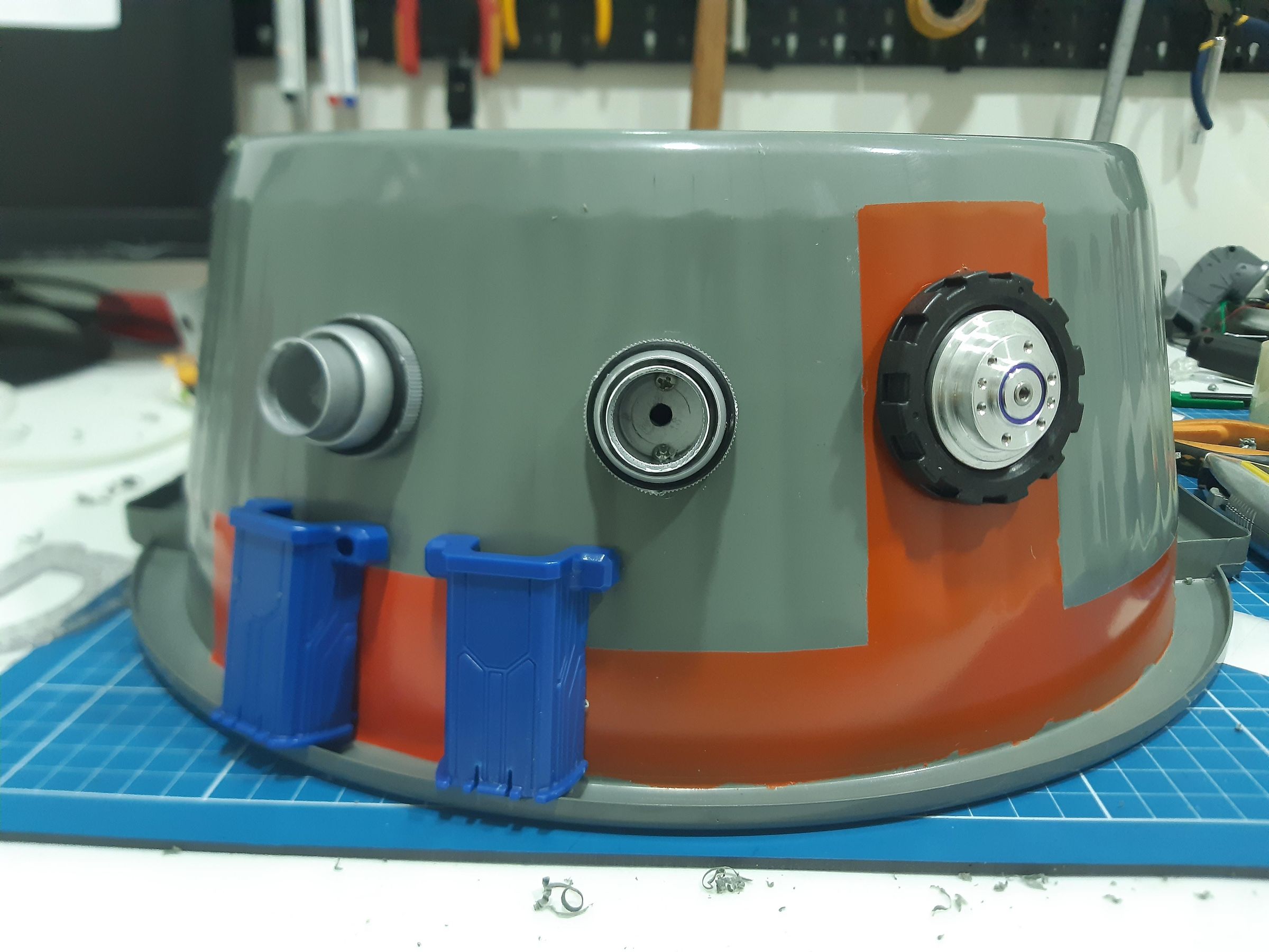 Homemade Real Size Astromech Droid : 5 Steps (with Pictures ...