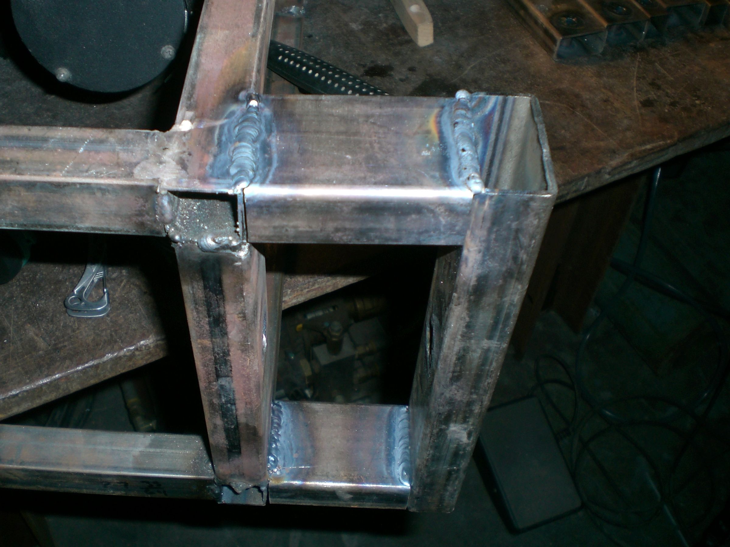Six Legged Walker With Strong Joints! : 8 Steps - Instructables