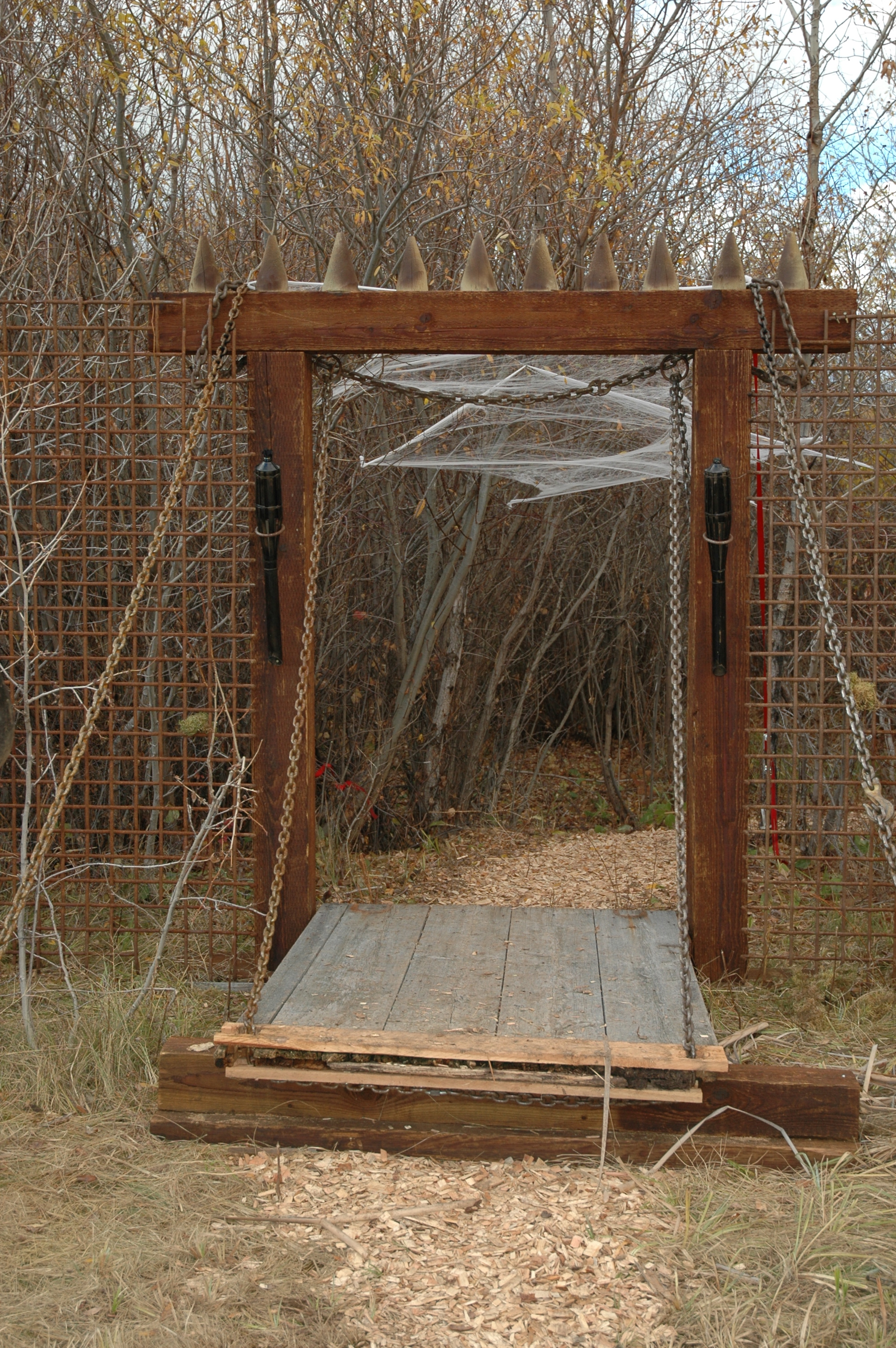 How to Build a Spooky Working Drawbridge With Sounds and Light : 10 ...