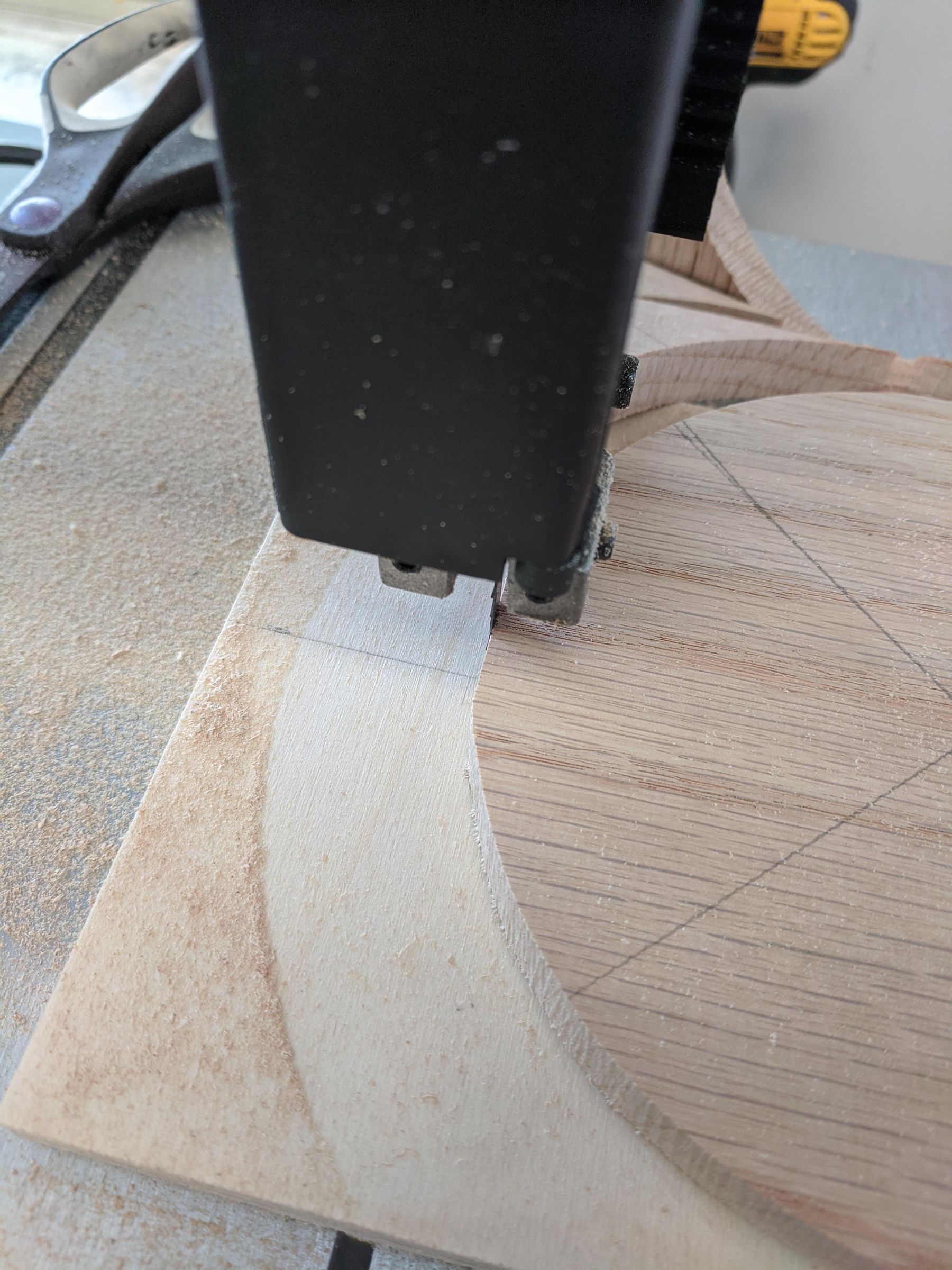 Bandsaw Circle-Cutting Jig (Super Quick and Rough) : 6 Steps (with ...