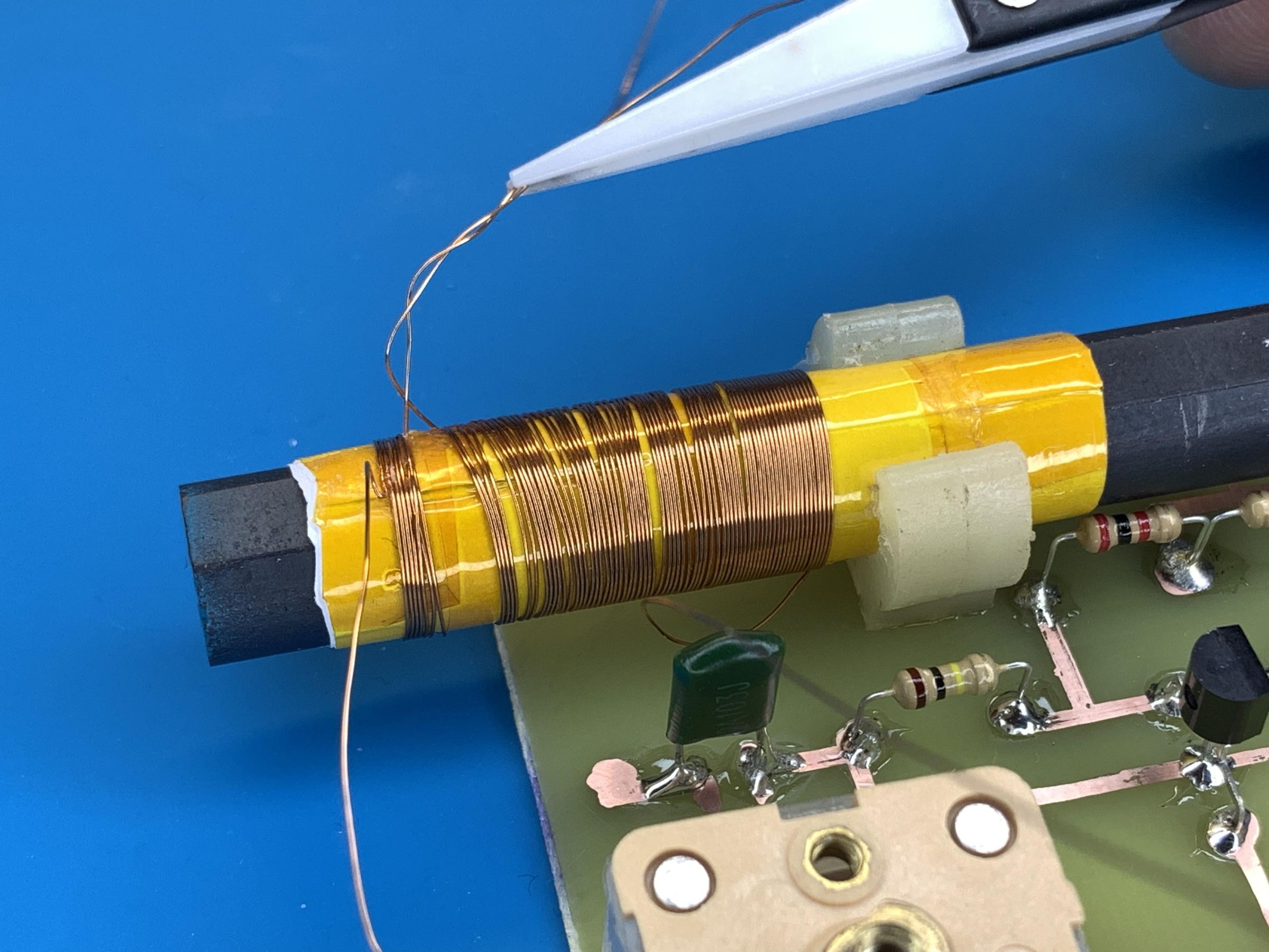 Make a Simple AM Radio : 4 Steps - Instructables