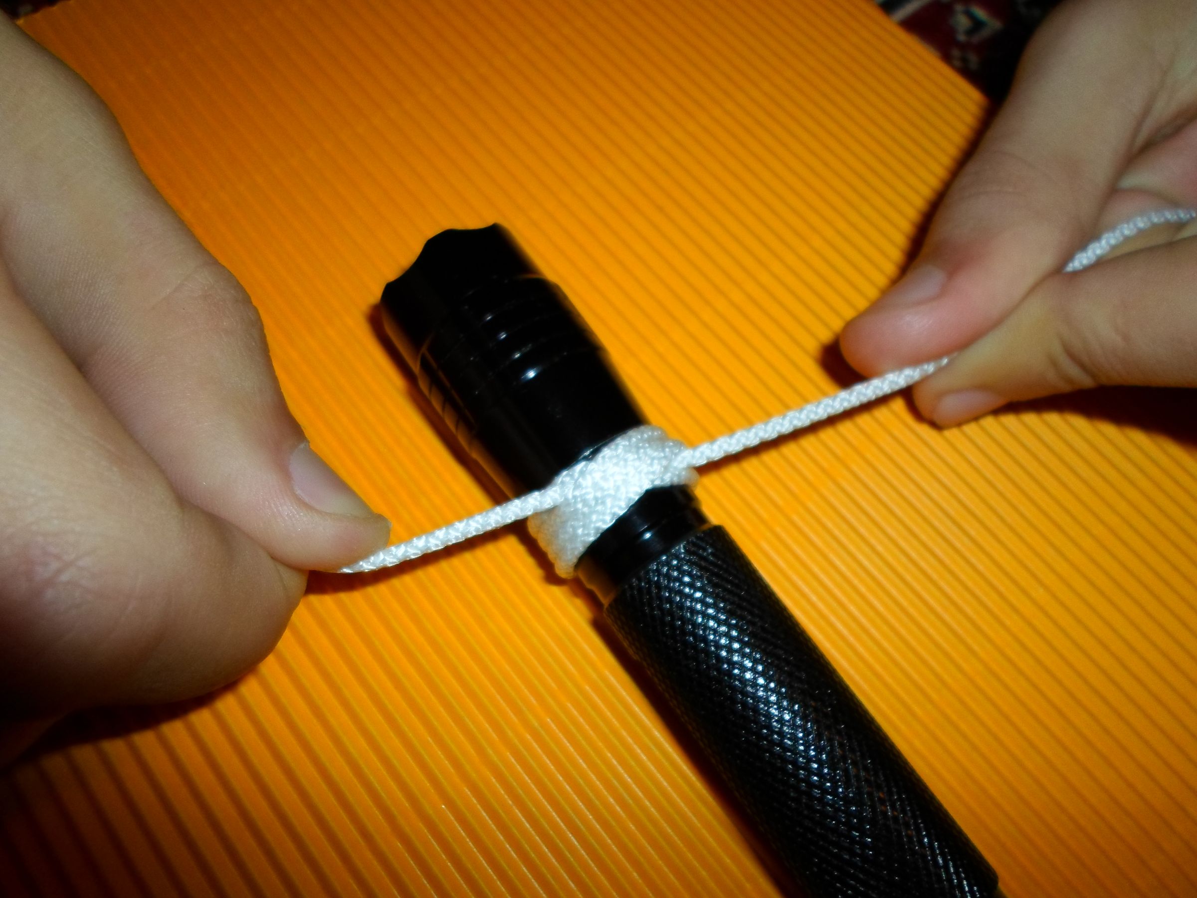 Flashlight Paracord Strap - Instructables