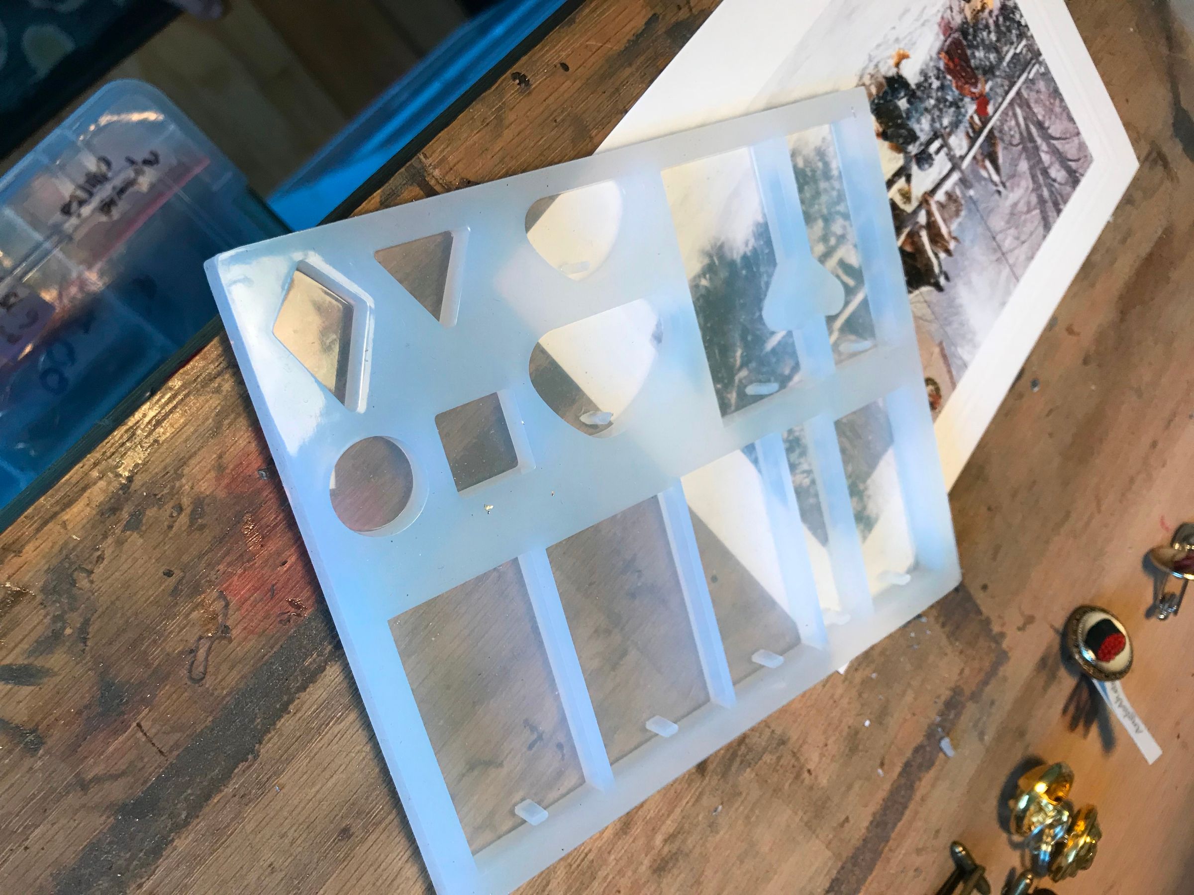 Easy Resin Ornaments and More : 9 Steps (with Pictures) - Instructables