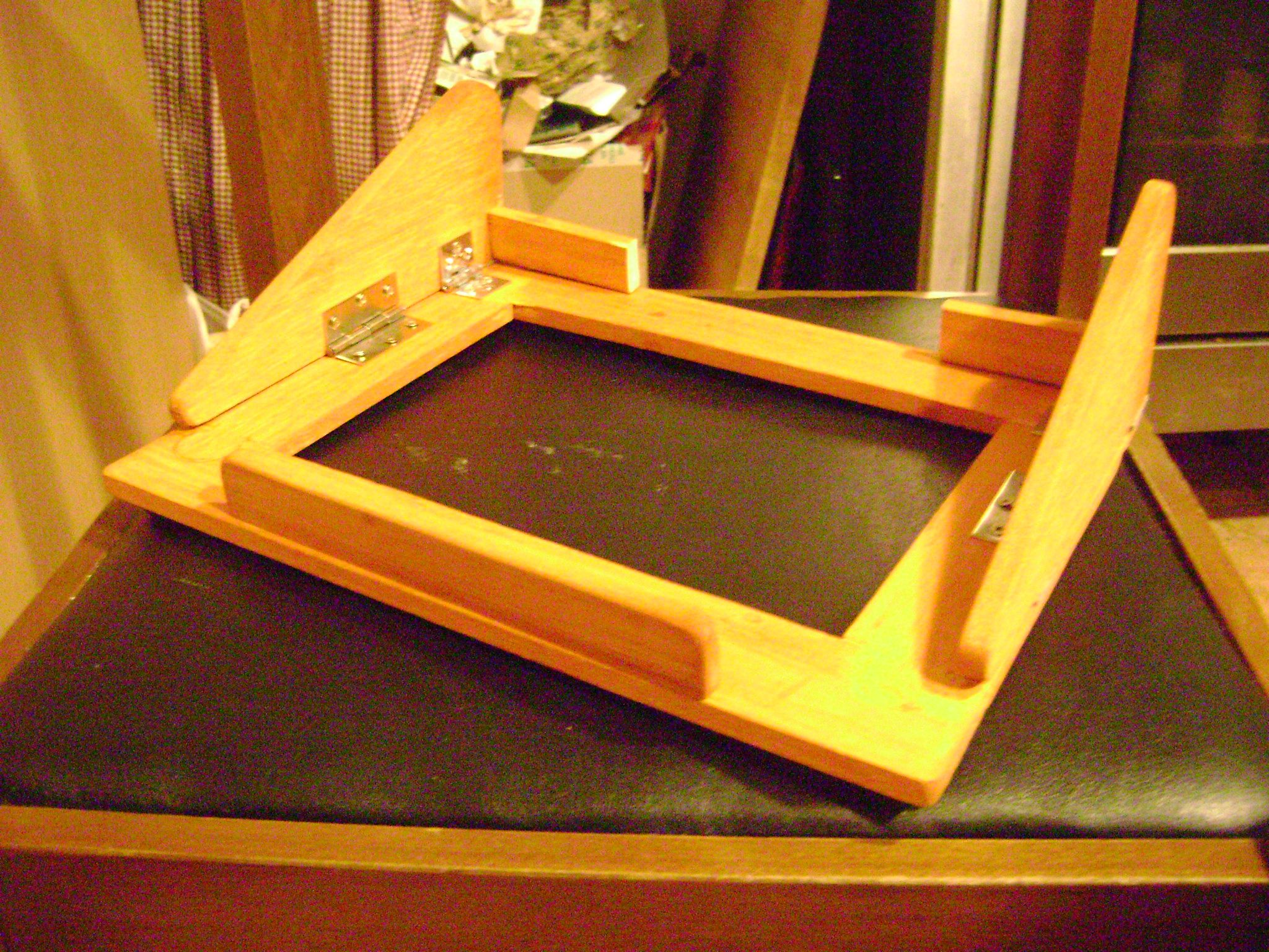 Simple Portable Lifts Laptop : 4 Steps - Instructables