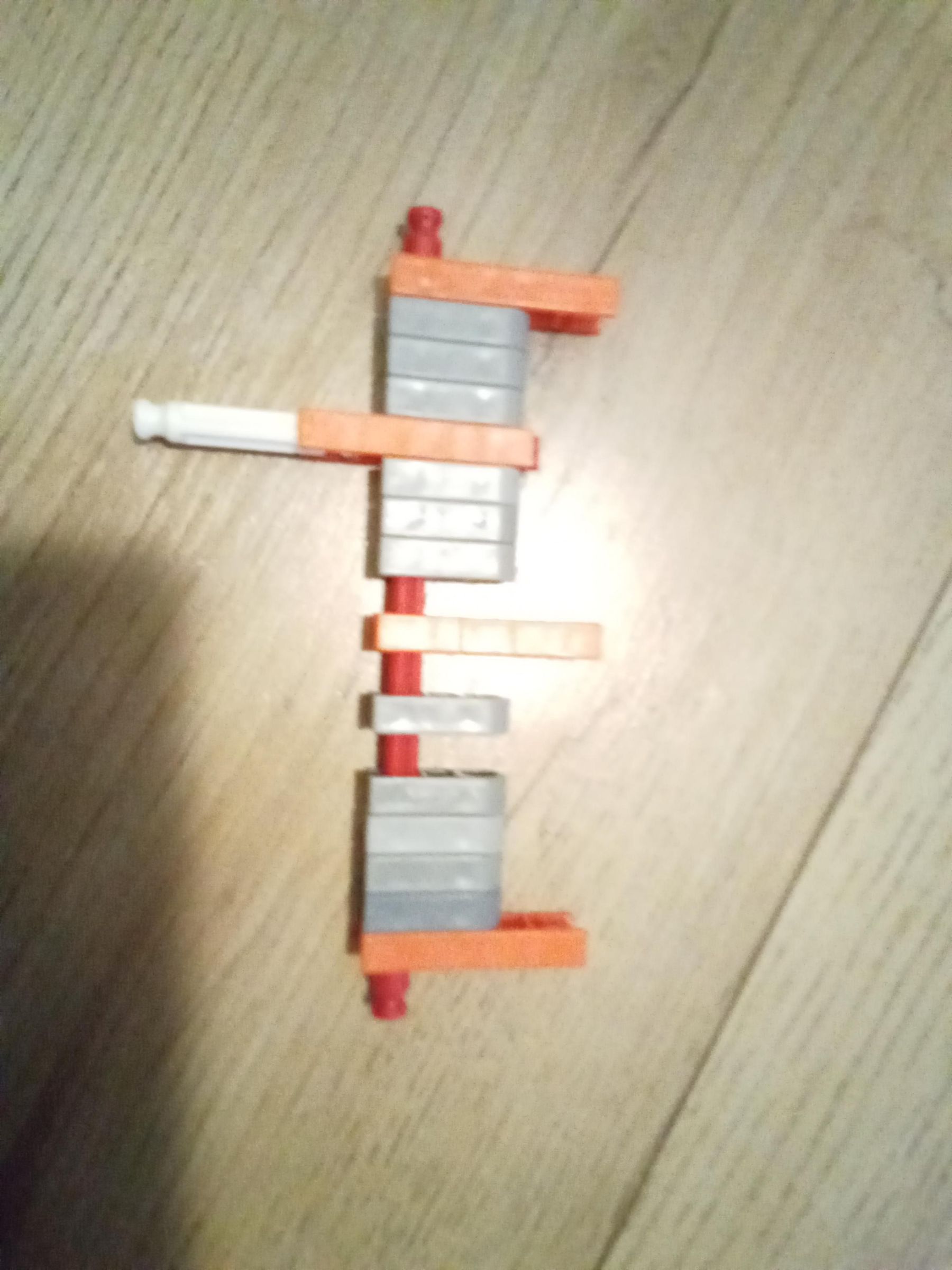 Easy Knex Gun (for Beginners) : 4 Steps - Instructables