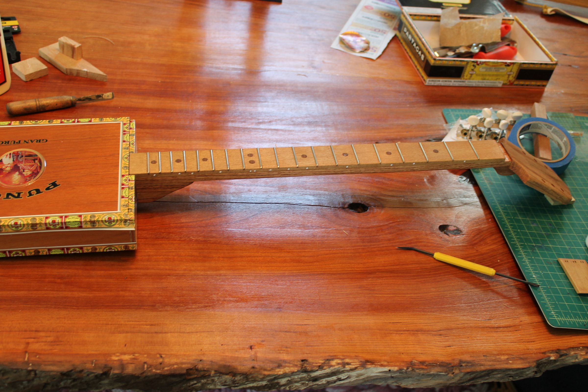 Awesome Cigar Box Dulcimer : 14 Steps (with Pictures) - Instructables