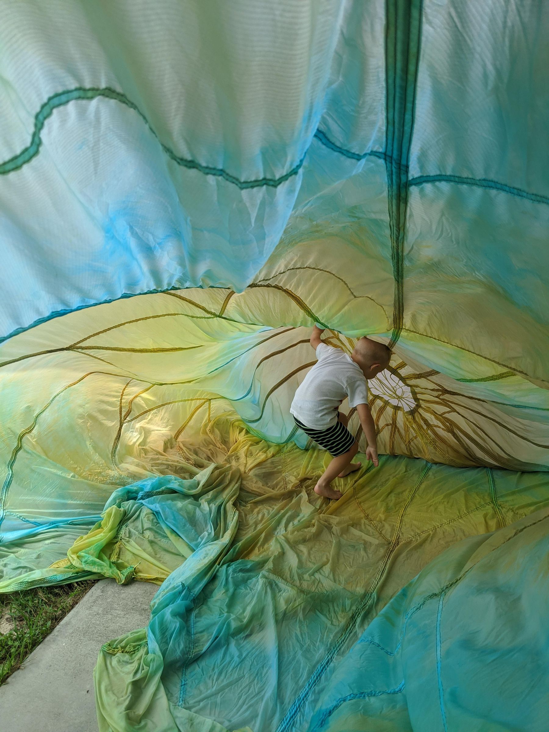 How to Dye a Parachute for Photography and Play Silks : 7 Steps (with ...