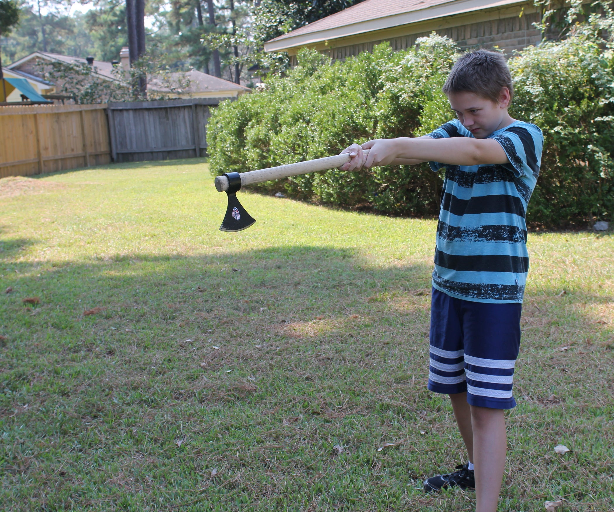 How to Throw a Tomahawk : 4 Steps - Instructables