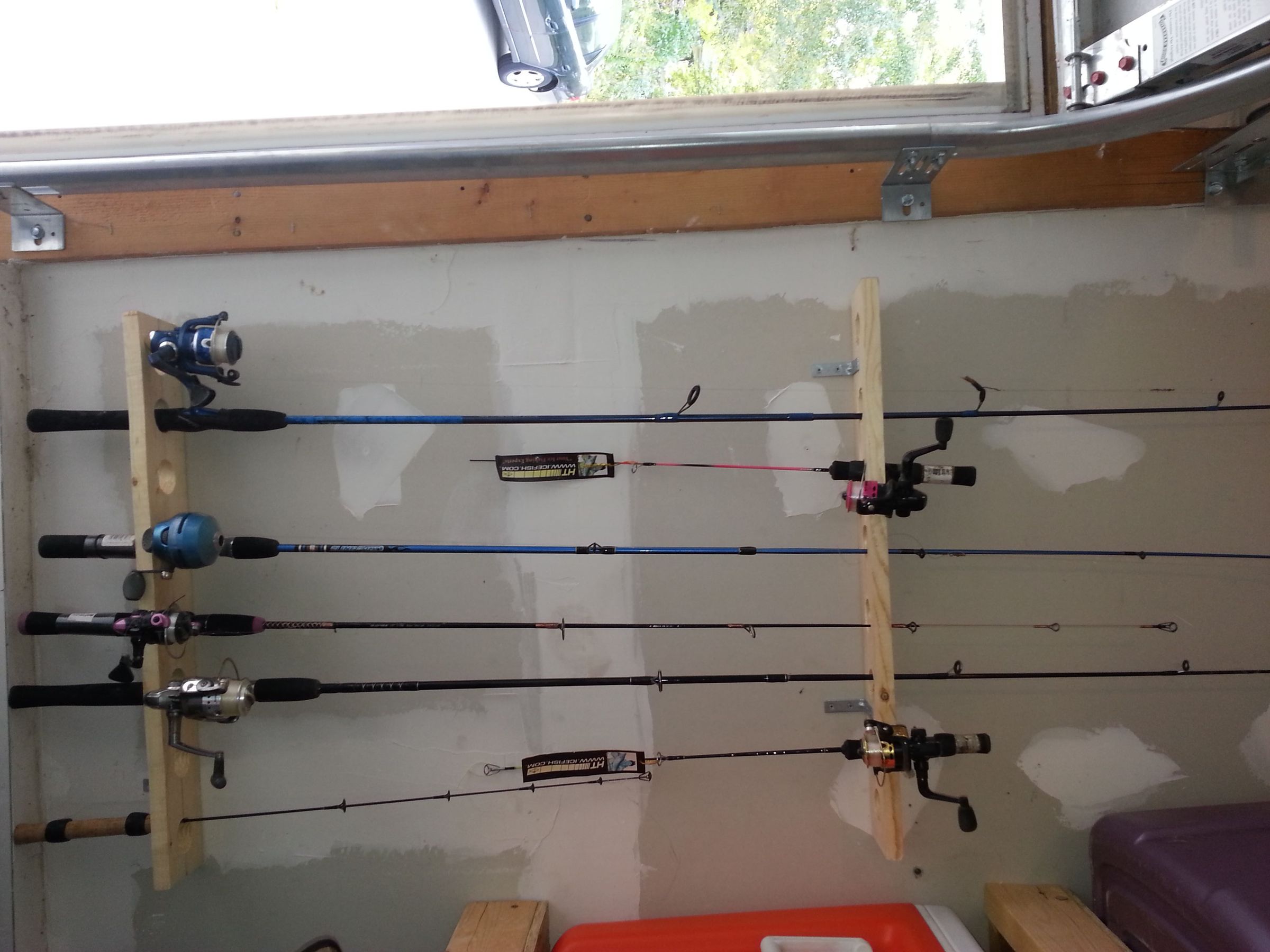 Wall Fishing Pole Mount : 4 Steps - Instructables